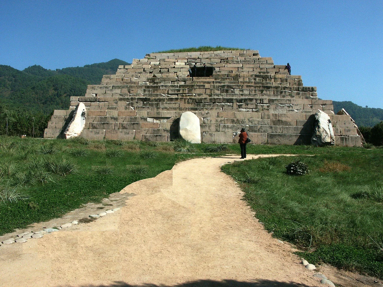 Why Did all Civilizations build Pyramid-shaped Buildings?: The ...
