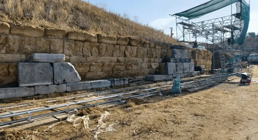Amphipolis, Greece: 25 Architectural Members Are Returning to the Tomb ...