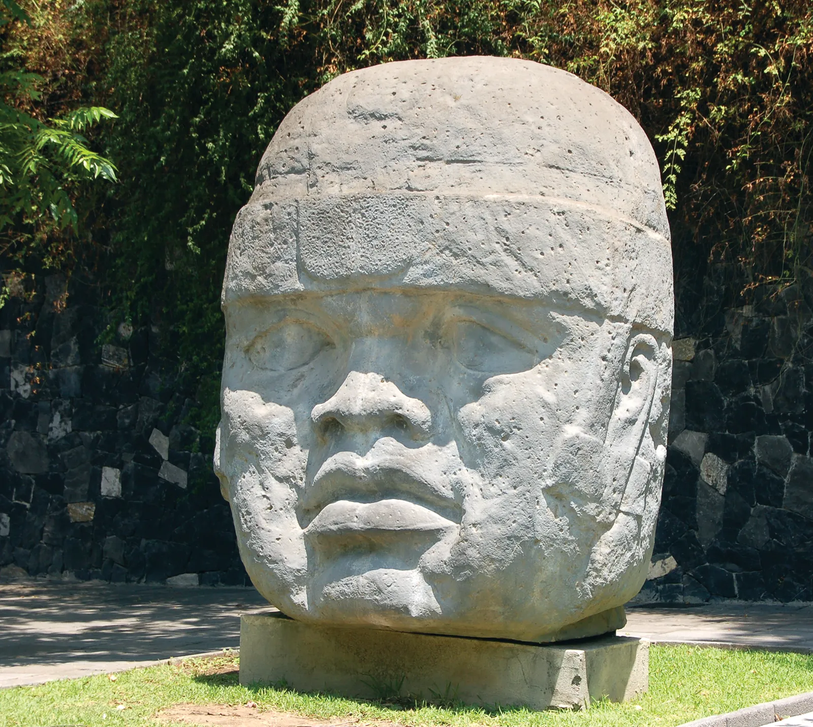 The Lost Civilization of the Olmecs: The First Mesoamerican Empire