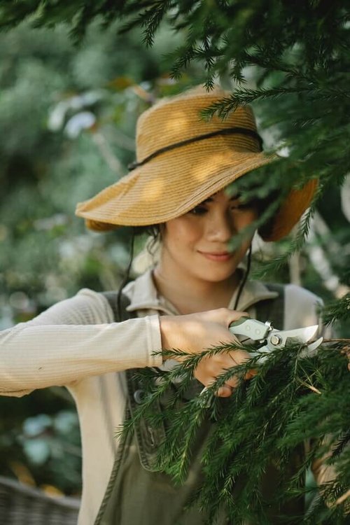 The 8 Best Gardening Hats