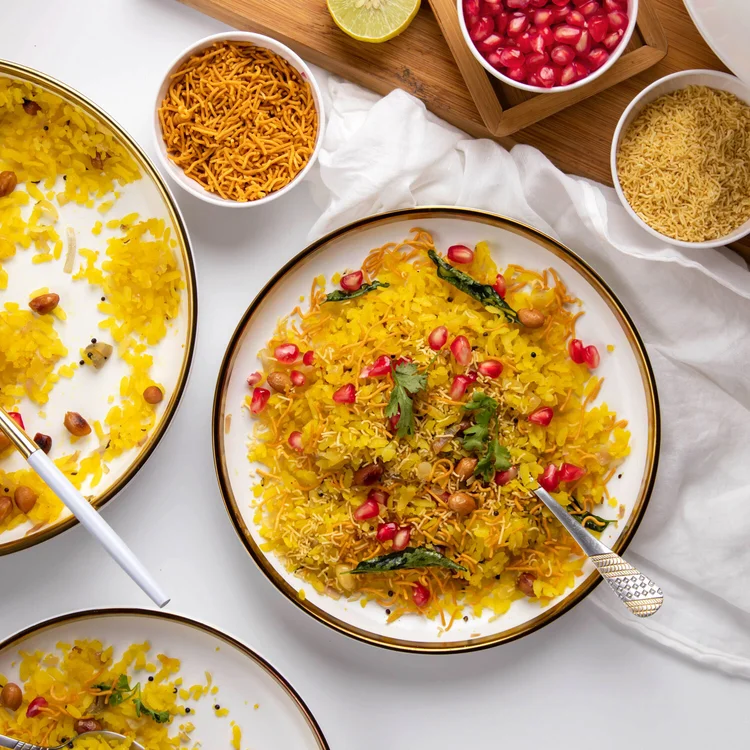 How to make POHA | POHE | प्याज - टमाटर वाला पोहा — Bites & Bokeh