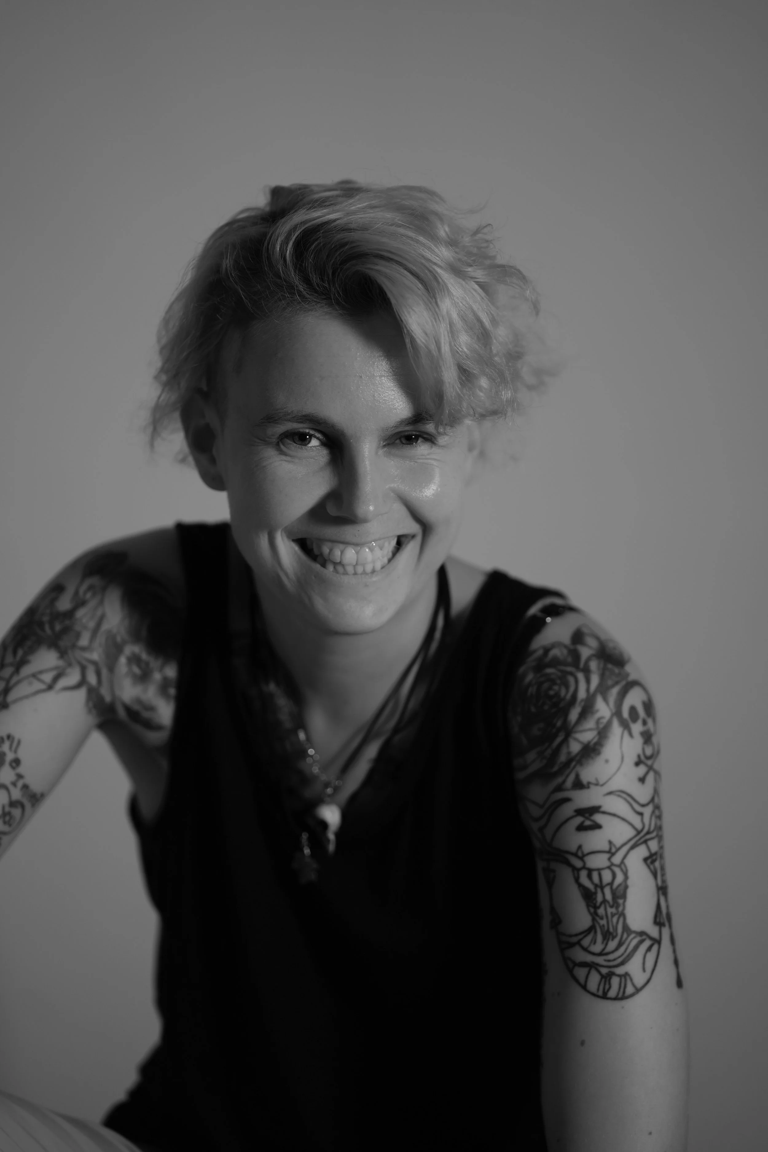 LOLA C WOLFF AUTHOR ARTIST SPIRITUAL AND SELF EXPRESSION MENTOR