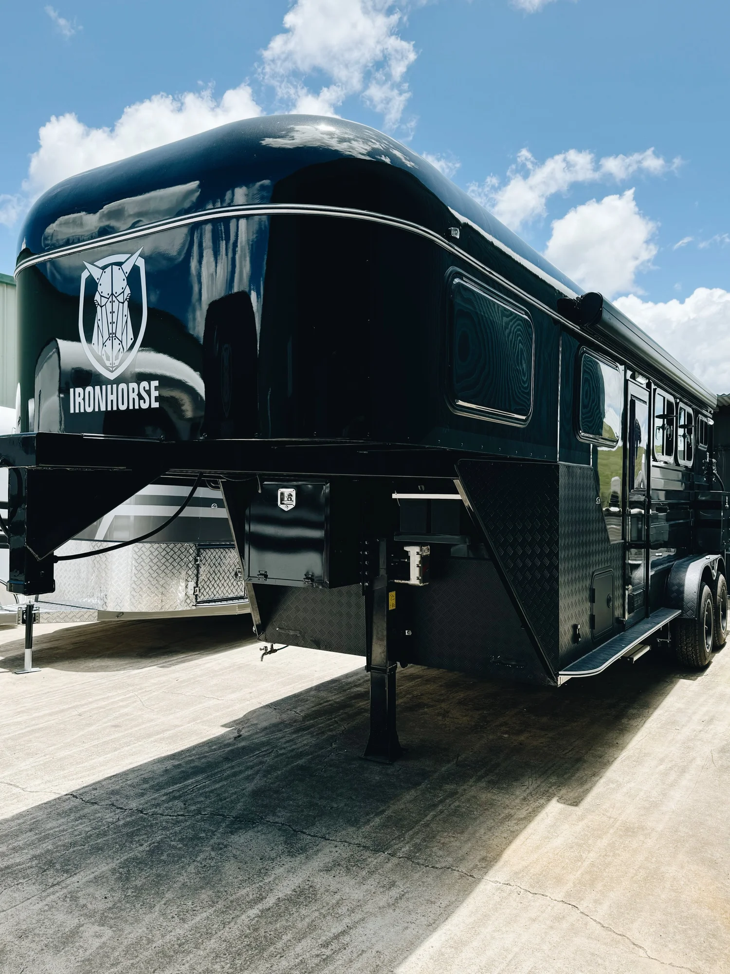 Gooseneck Horse Floats — IRONHORSE AUSTRALIA