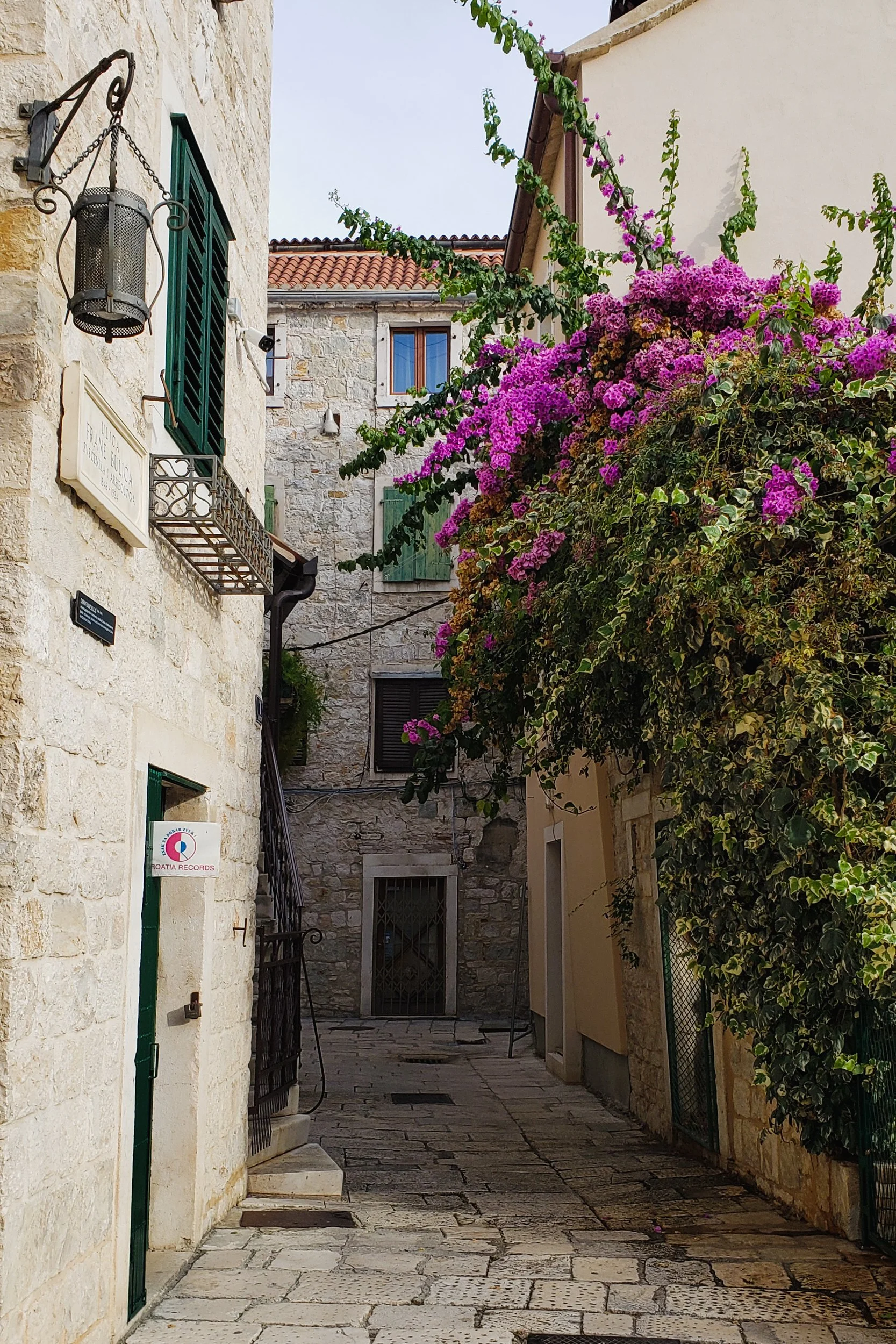 The Complete Split Travel Guide — The Earthy Wanderer - Vegan & Budget ...