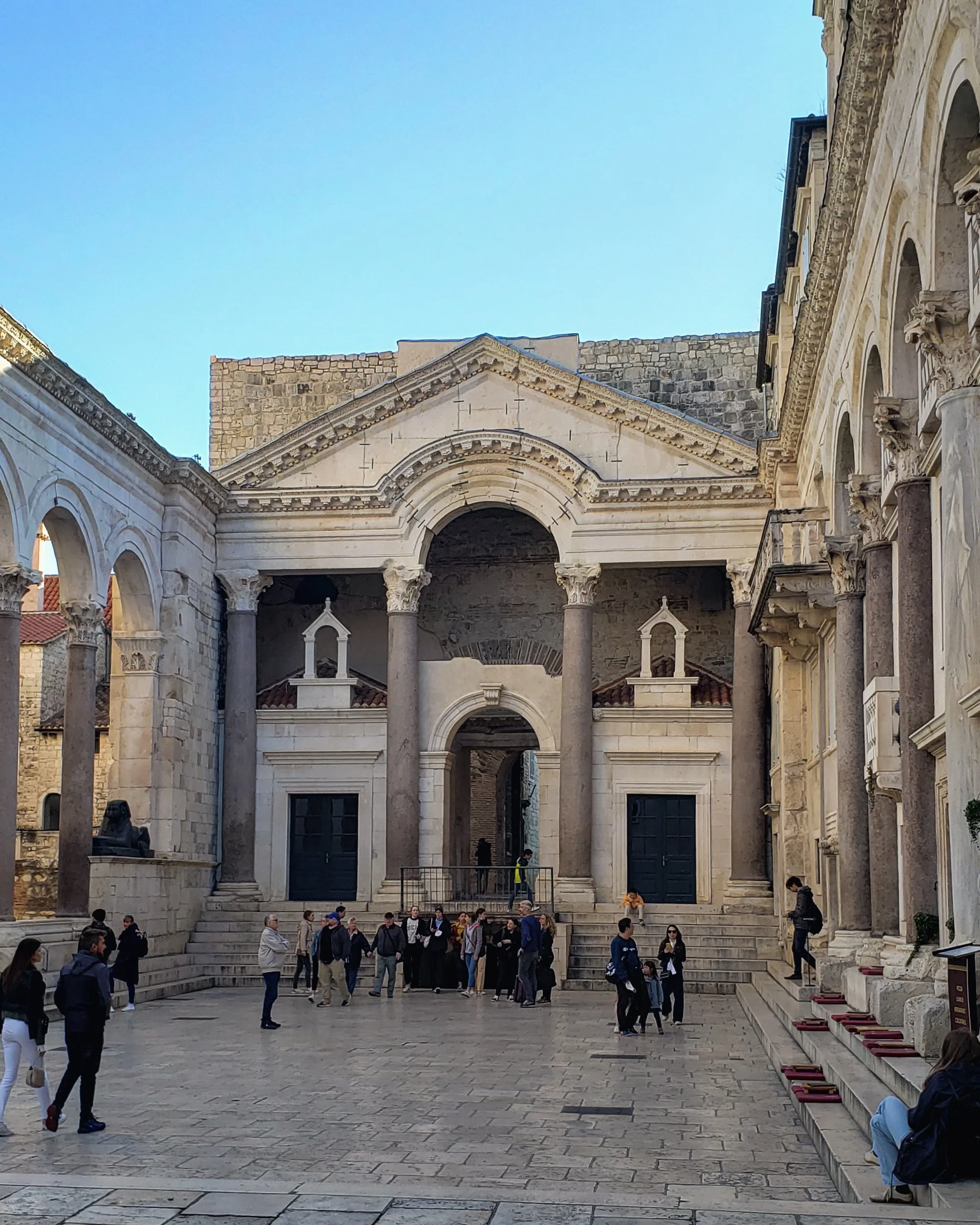 The Complete Split Travel Guide — The Earthy Wanderer - Vegan & Budget ...