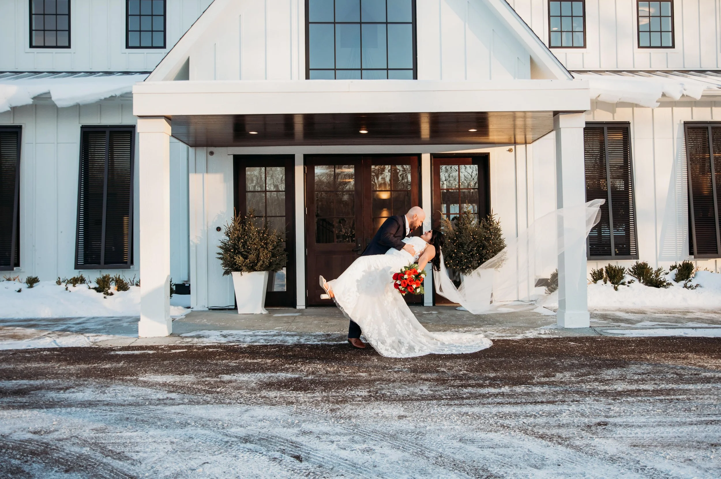 A Cozy Winter Wedding at The Hutton House — MN + WI Wedding Planner ...