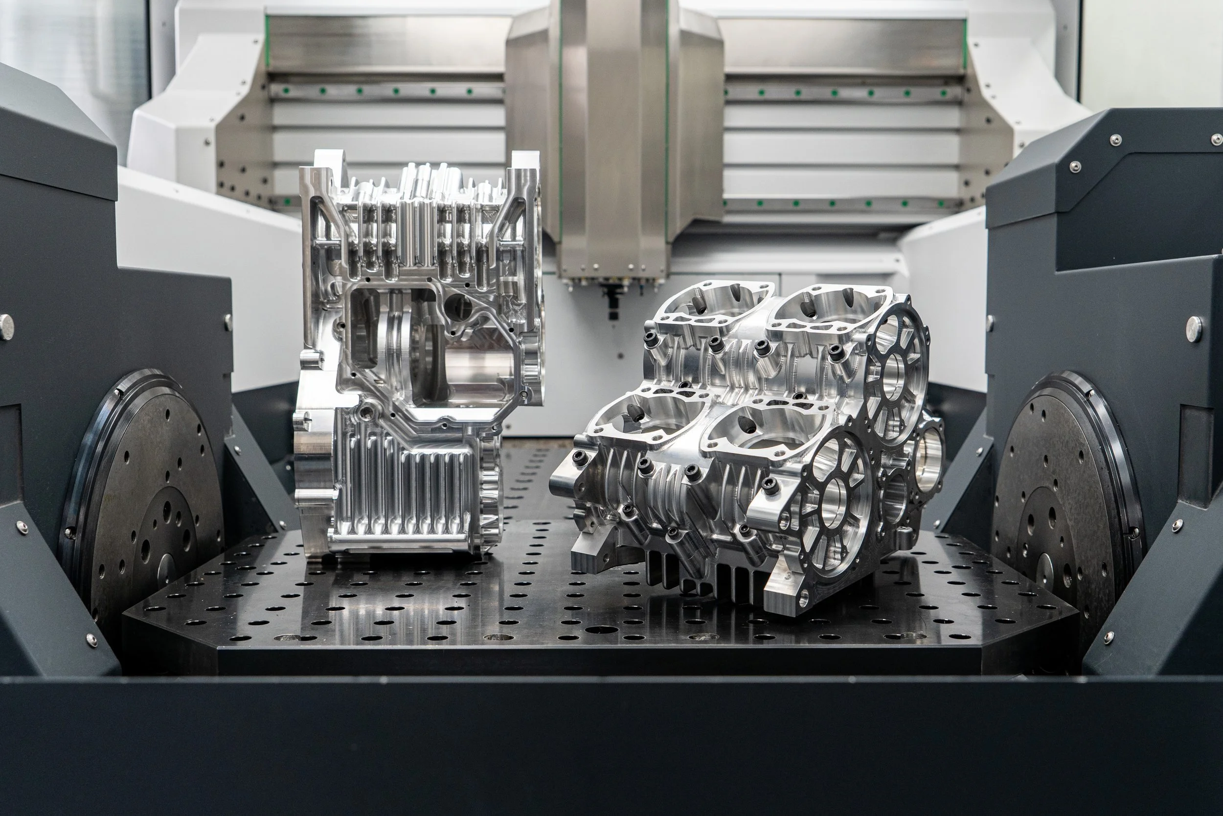 Suzuki RGB500 crankcase — Ton Spek Special Parts
