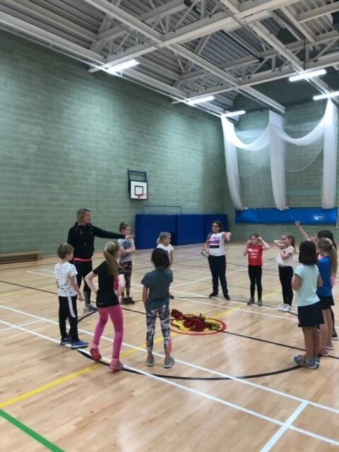 Bee Netball — Footloose Netball Club