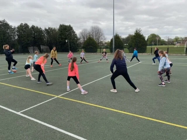 Bee Netball — Footloose Netball Club