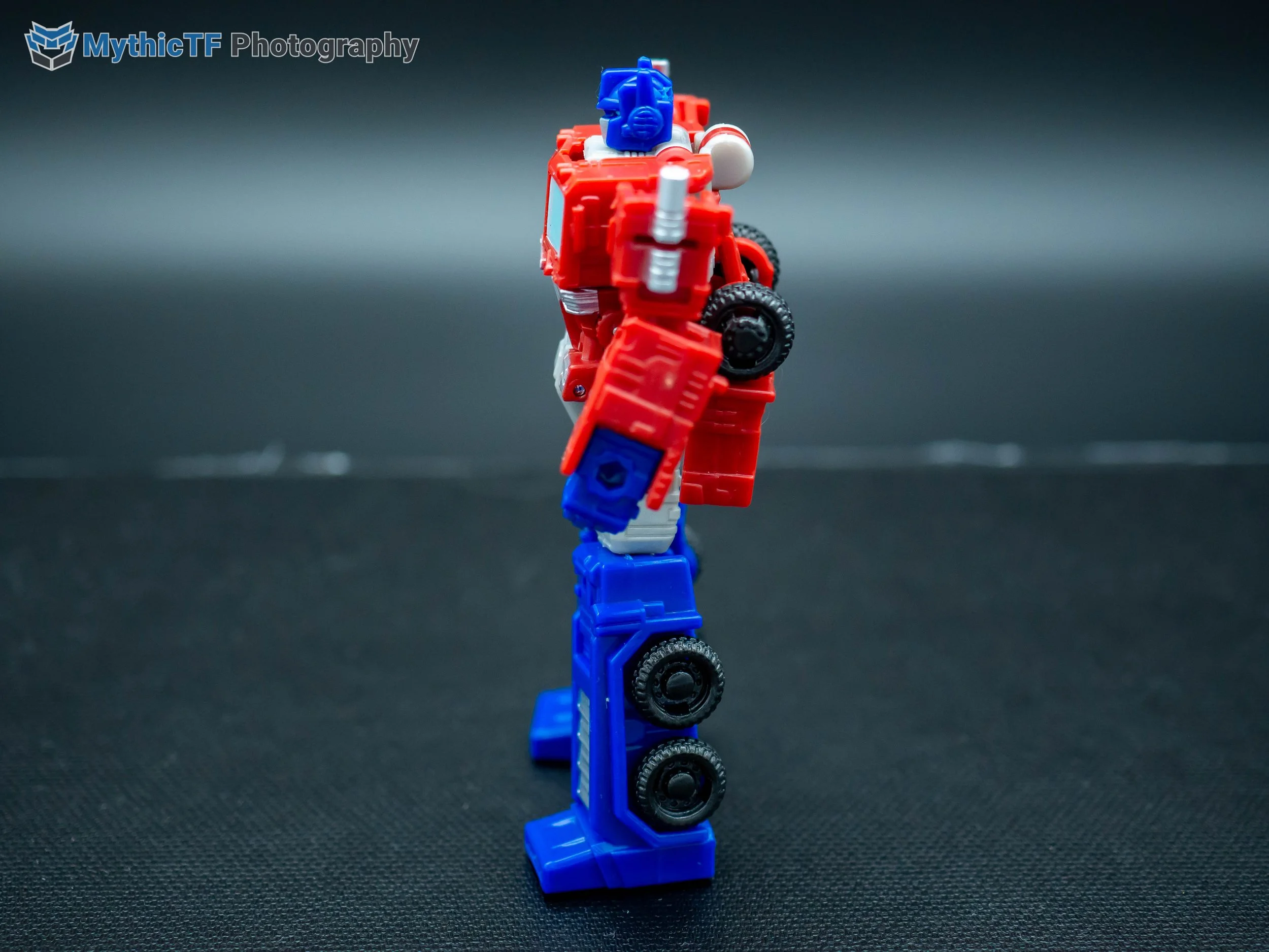 Transformers WFC: Kingdom Core Class Optimus Prime Gallery — Mythic TFs