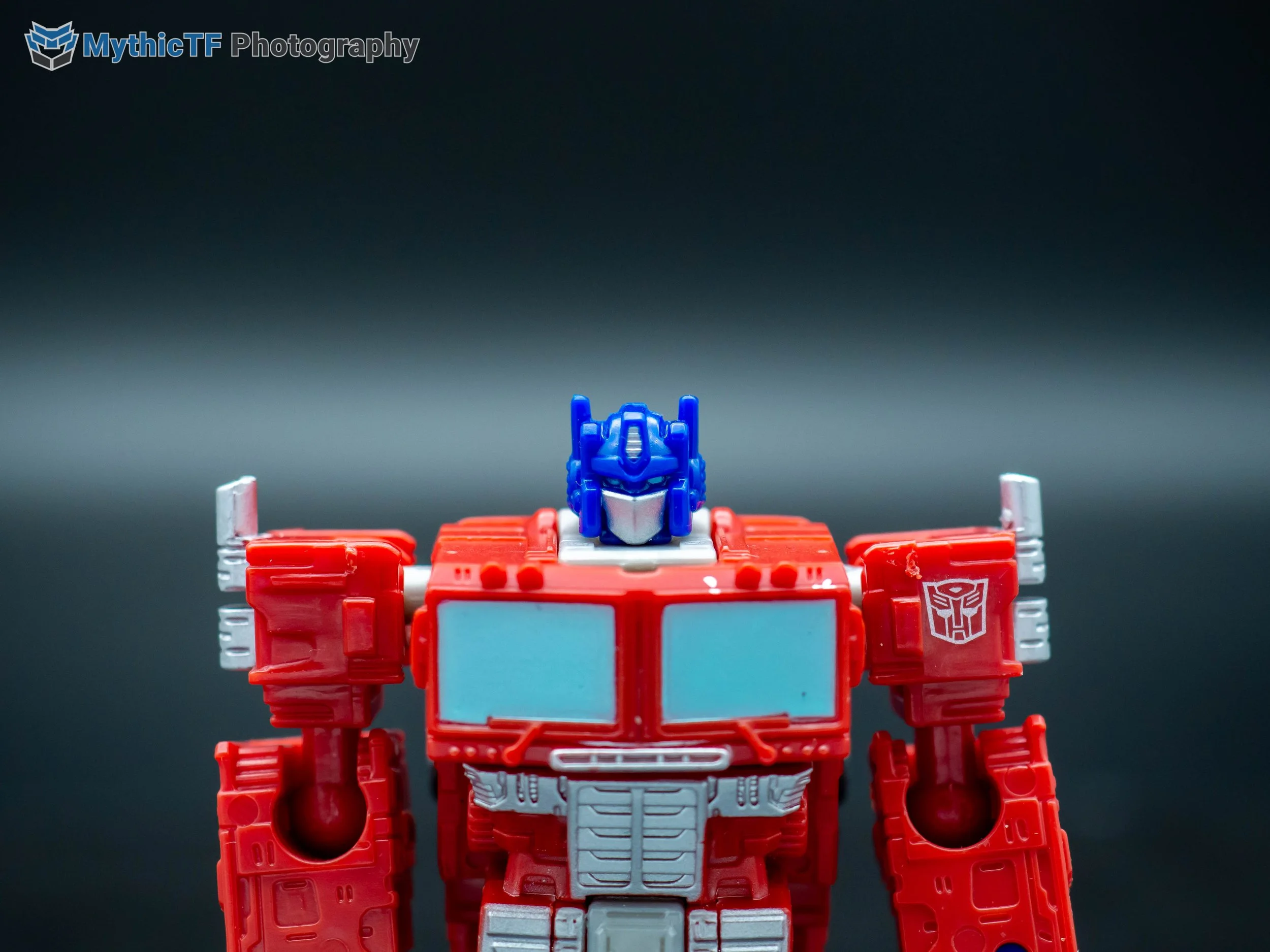 Transformers WFC: Kingdom Core Class Optimus Prime Gallery — Mythic TFs