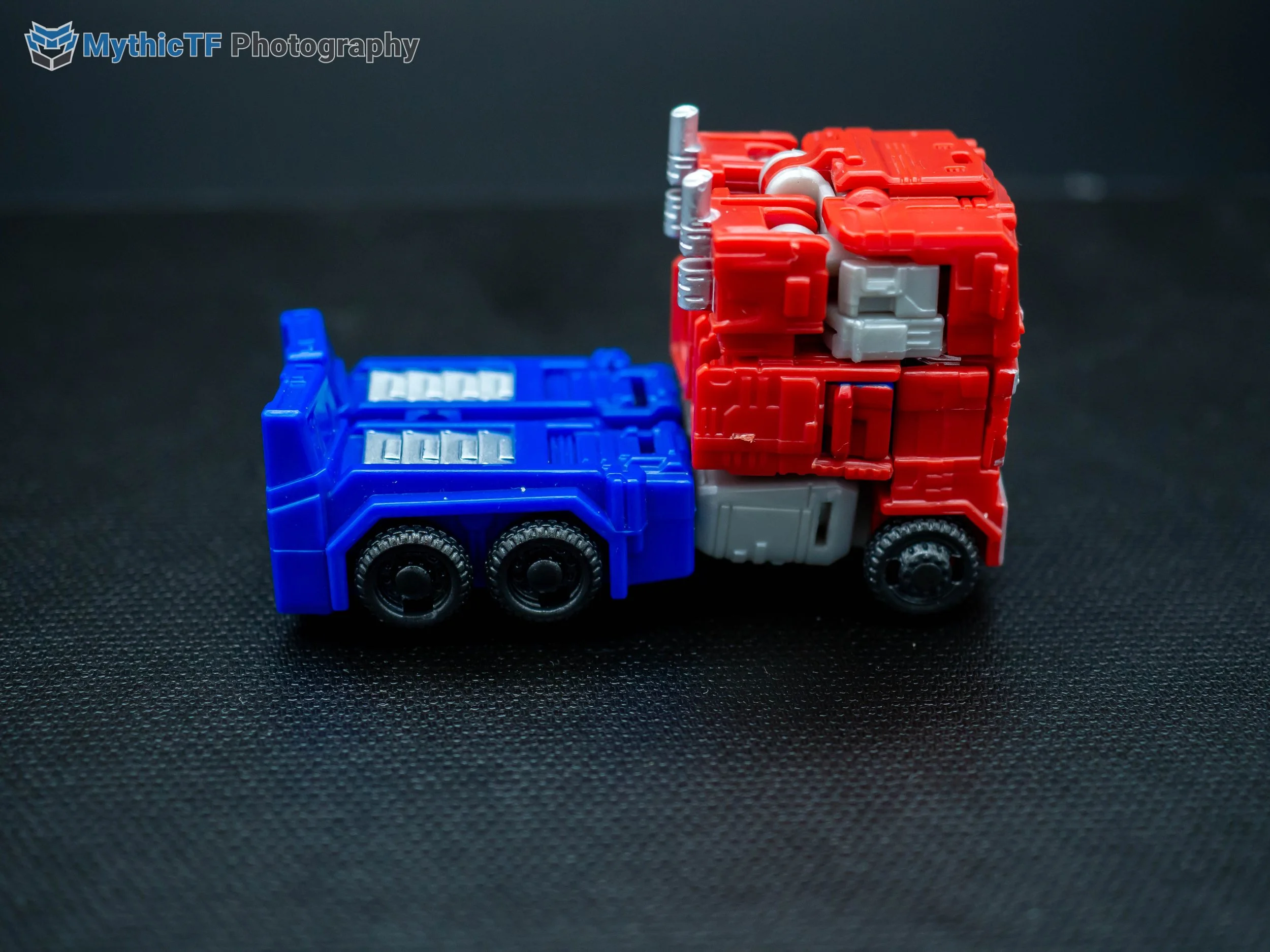 Transformers WFC: Kingdom Core Class Optimus Prime Gallery — Mythic TFs