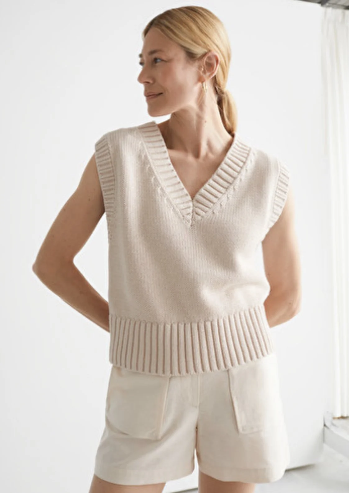 How to style a sweater vest: over 5 outfit ideas — martinamanca.com