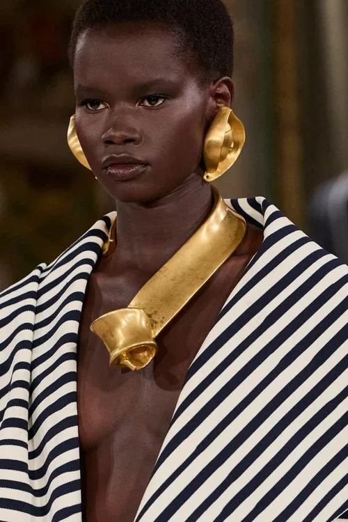 The Power of Accessories: How to Elevate Your Outfit with Statement ...