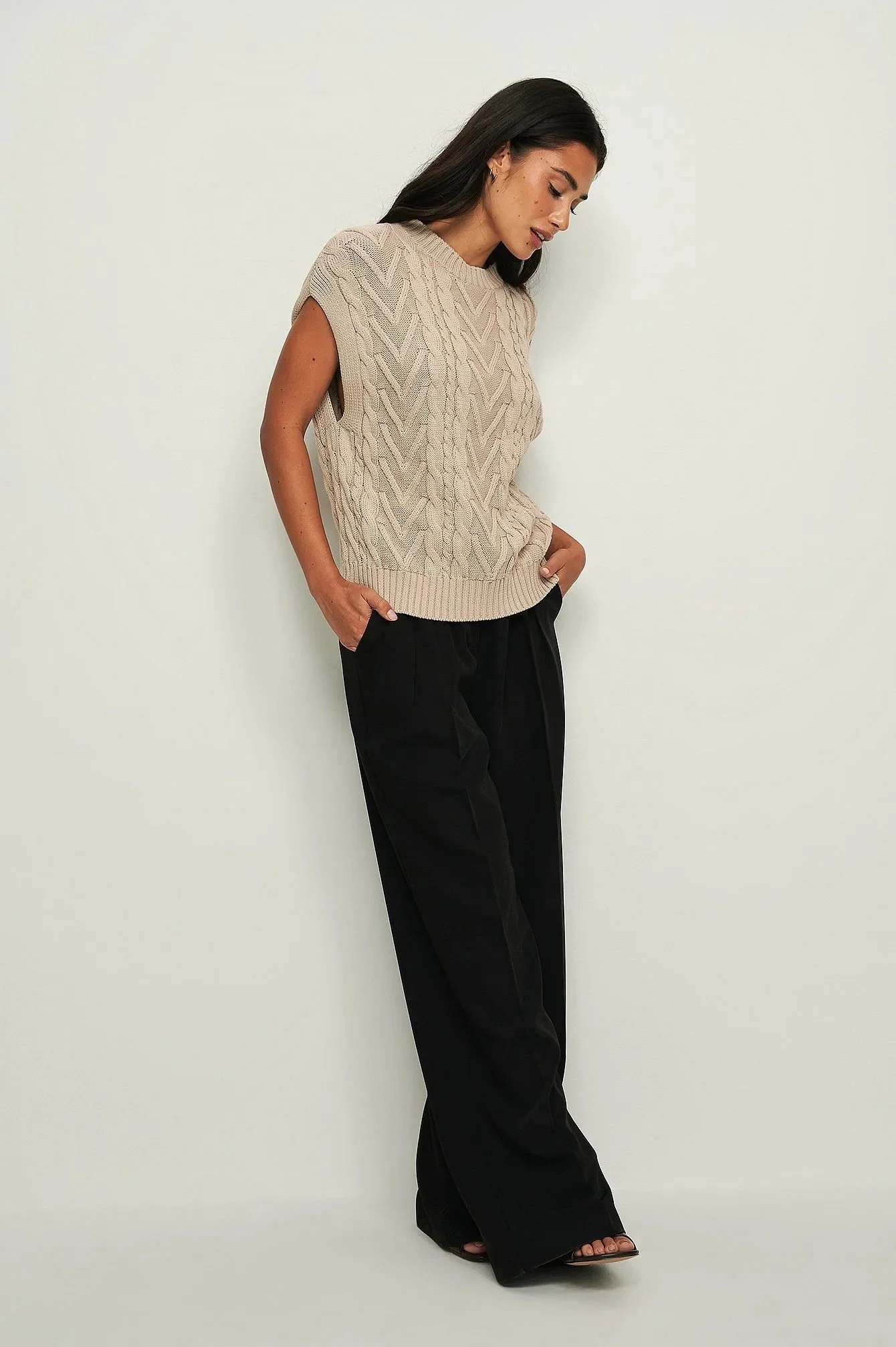 How to style a sweater vest: over 5 outfit ideas — martinamanca.com