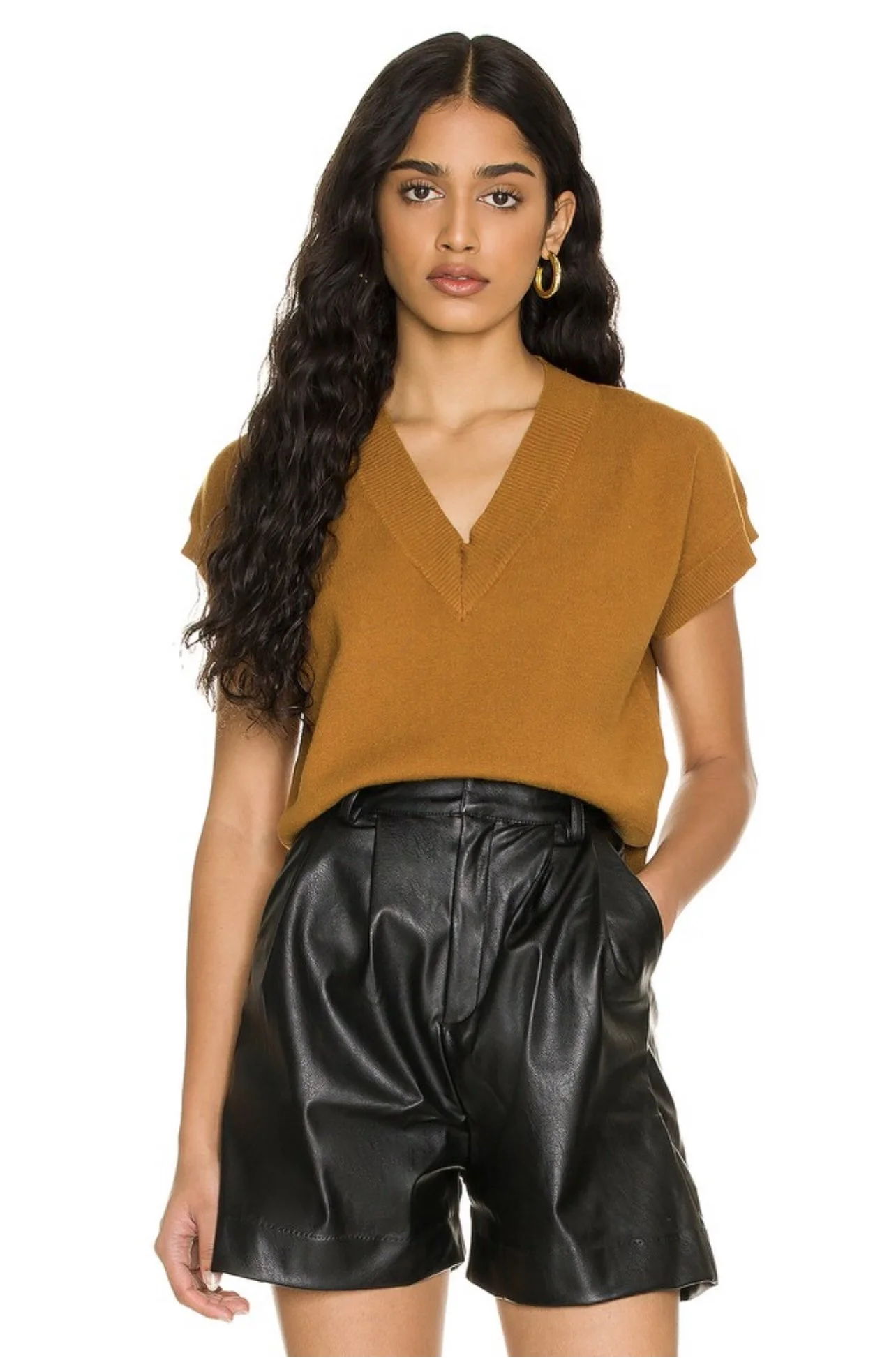 How to style a sweater vest: over 5 outfit ideas — martinamanca.com