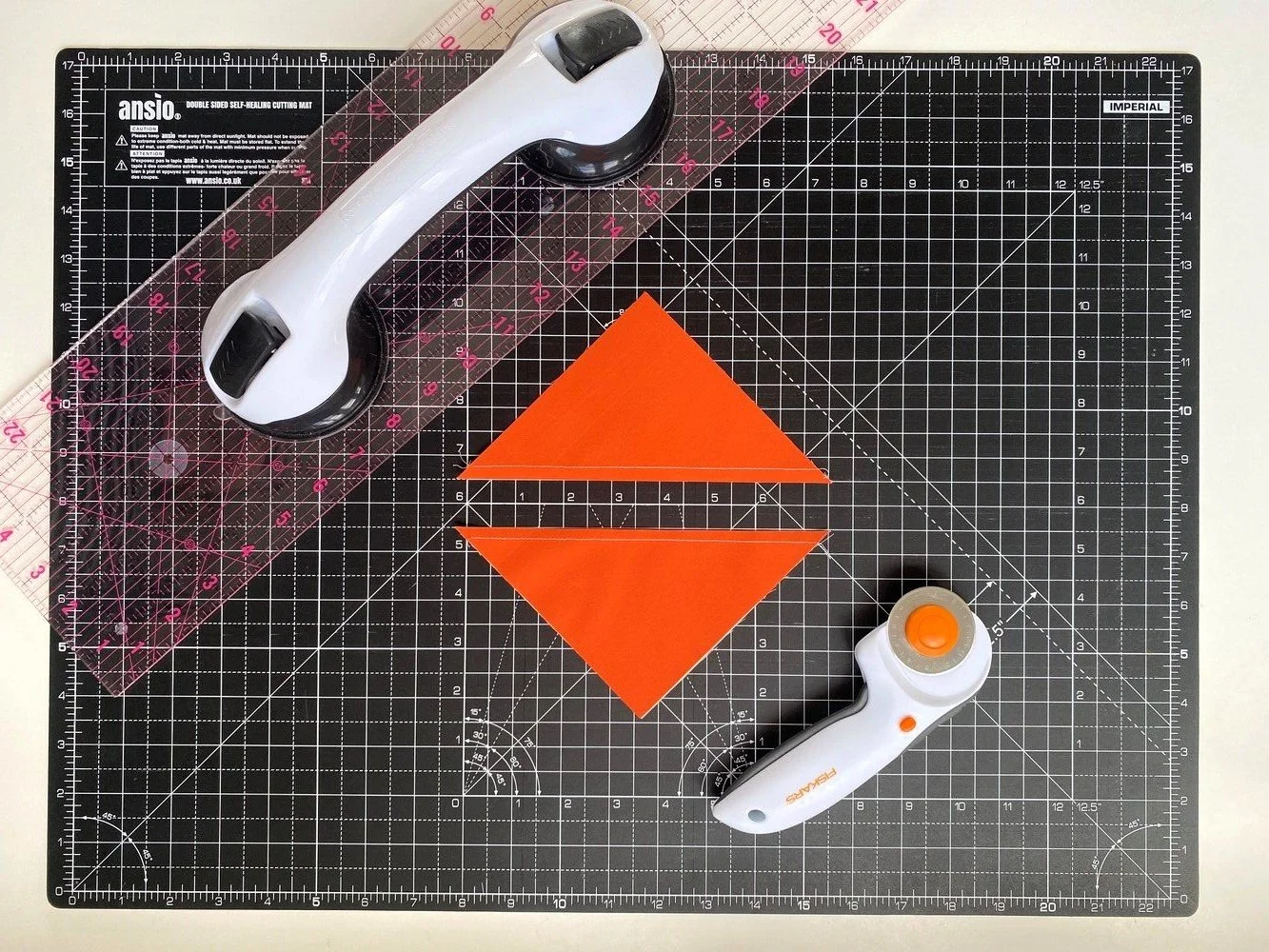 Beginners' guide to half-square triangles (HSTs) for patchwork quilts and quilted projects ...