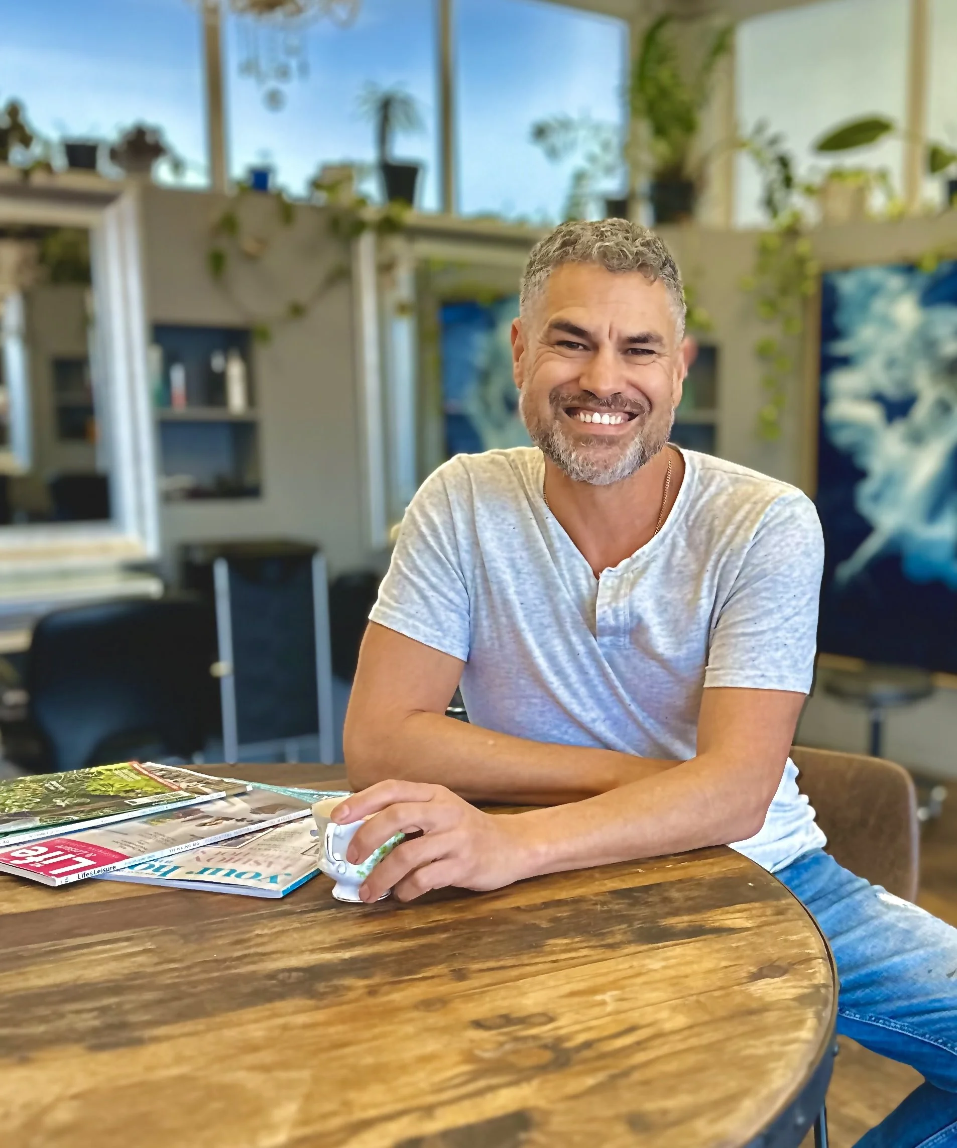 Shop the Avenue — UNO Magazine