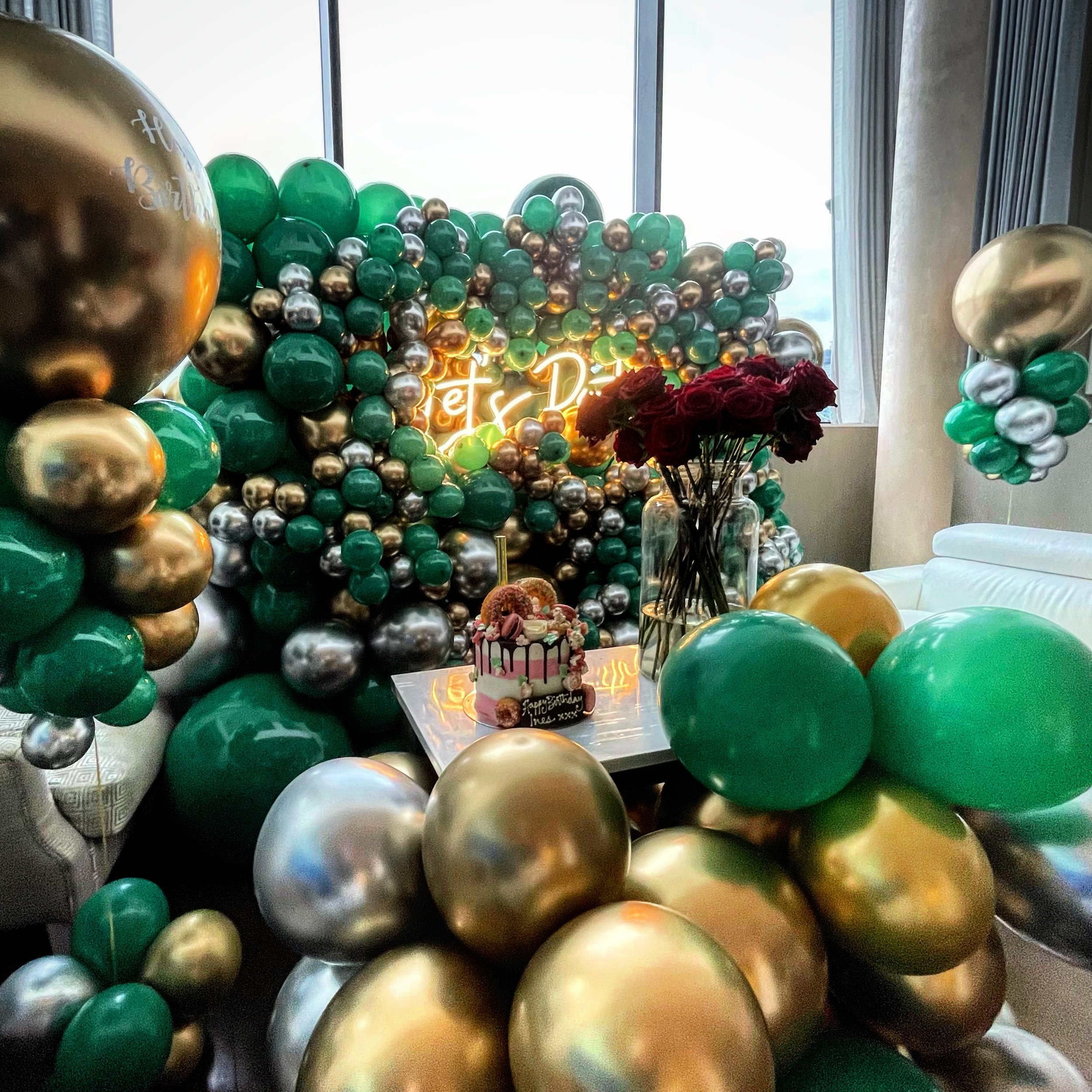 London Balloons - Helium Balloon Delivery & Balloon Installations