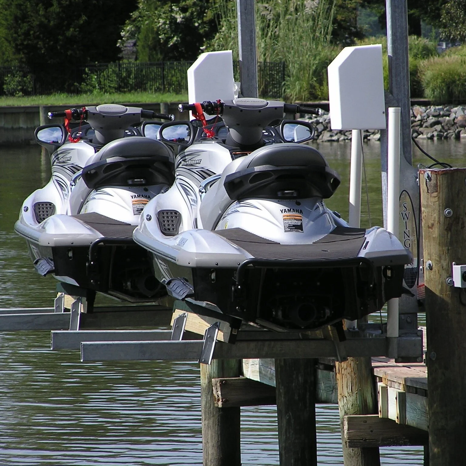 Magnum Boat Lifts - By Boat Lifts Unlimited