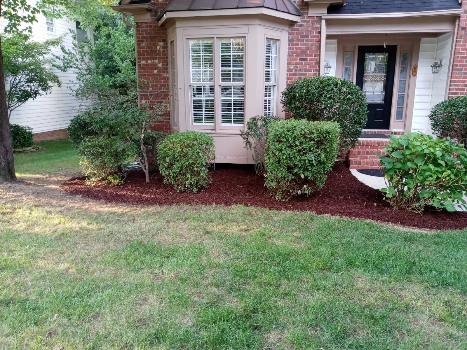 why is mulching beds important — Primavera Lawn Care
