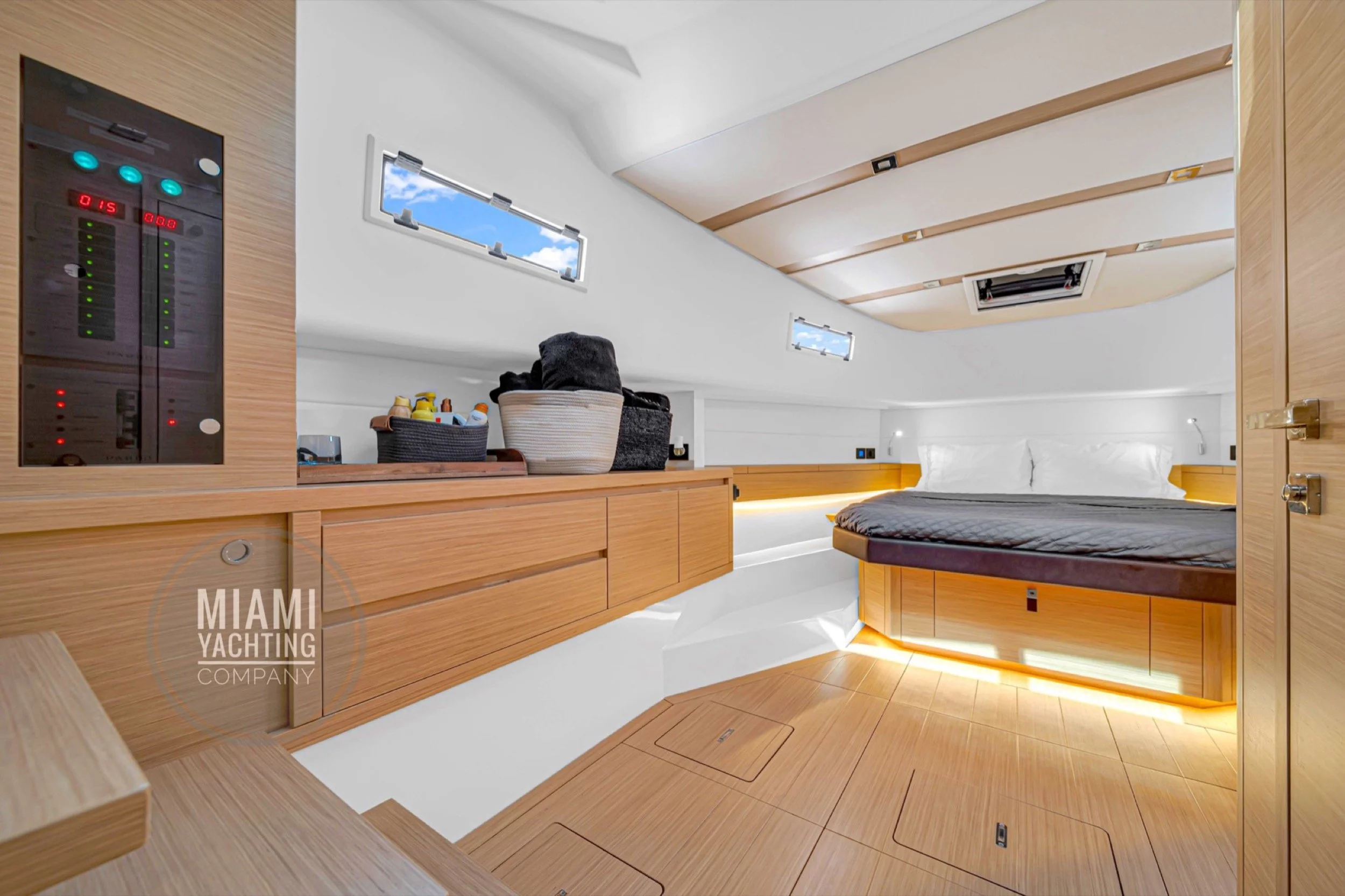 43 ft Pardo Yacht Rental in Miami Beach - Luxury Boat Charter — Miami ...