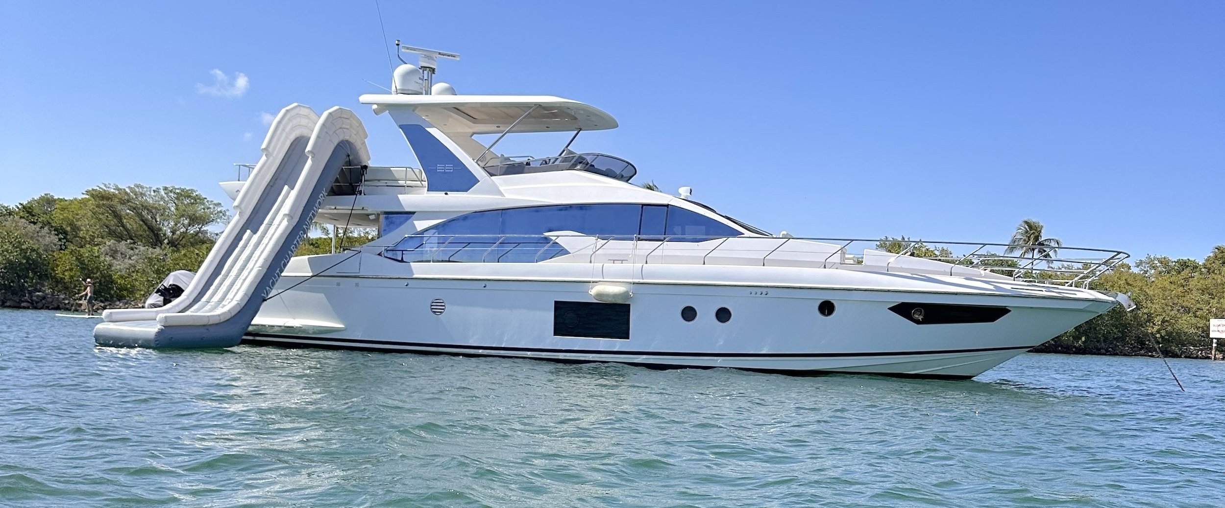 68 ft Azimut flybridge yacht for charter in Miami — Miami Yachting Company