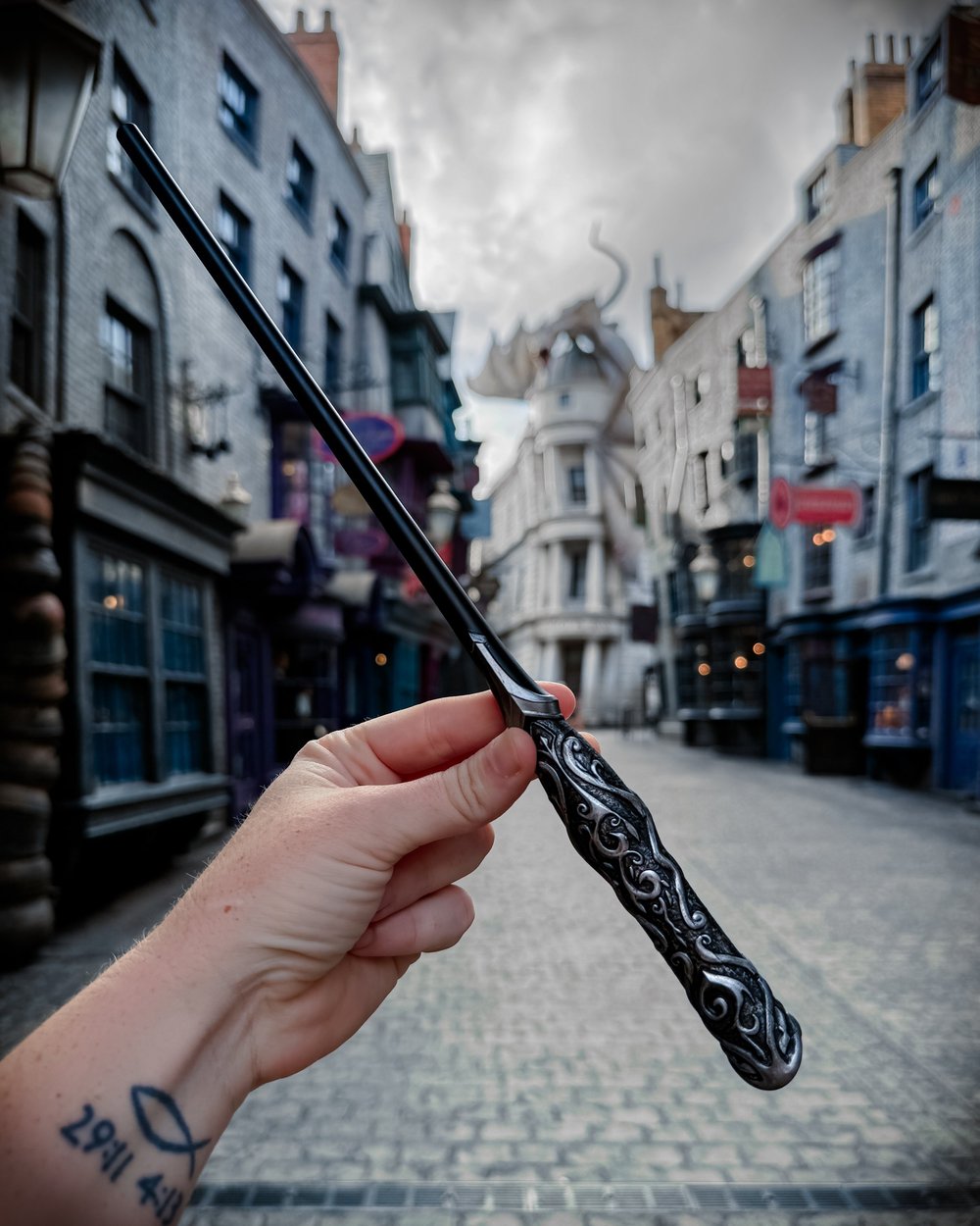 New Collector’s Edition Wand Available in the Wizarding World of Harry Potter at Universal ...