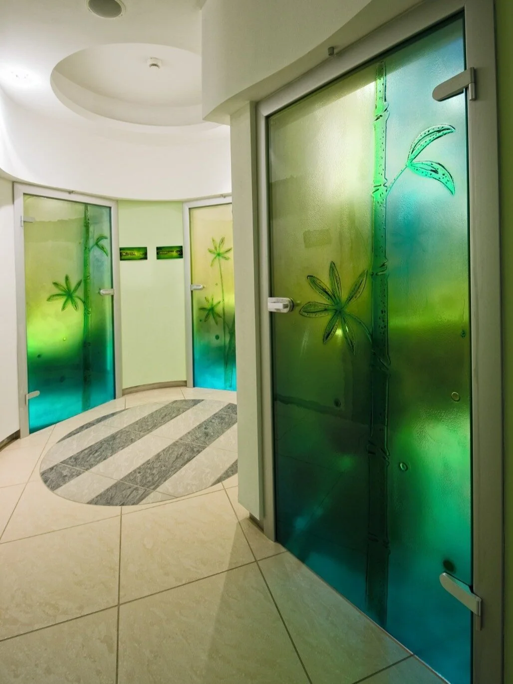 Fused Glass Design: Splashbacks, Worktops, Doors and Art