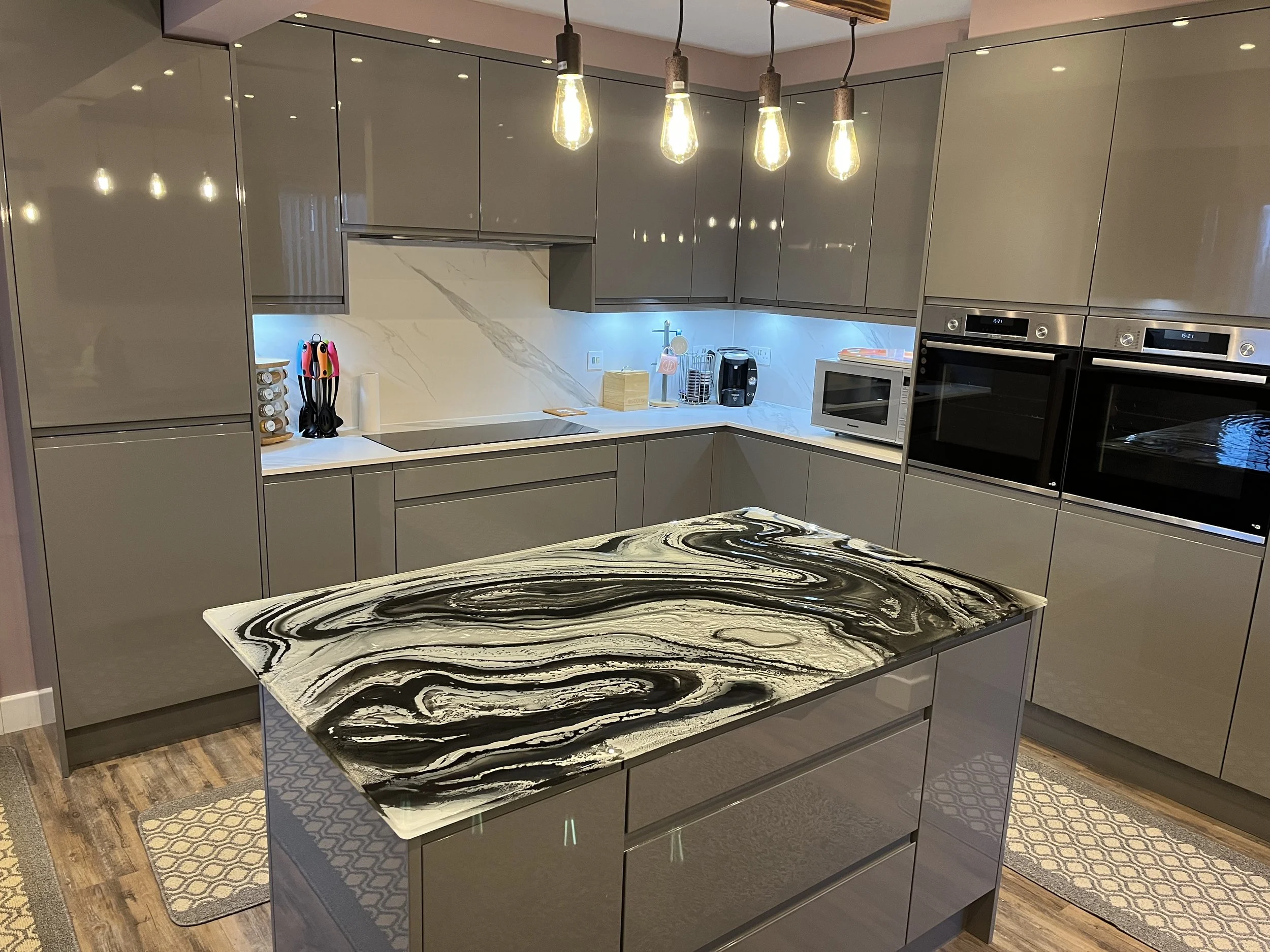 Fused Glass Design: Splashbacks, Worktops, Doors and Art
