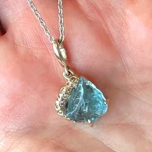 Sparkling Tasting: Best Aqua-Hued Gemstones Guide