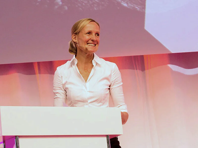 Home — Helga Hengge Speaker / Author / Mountaineer