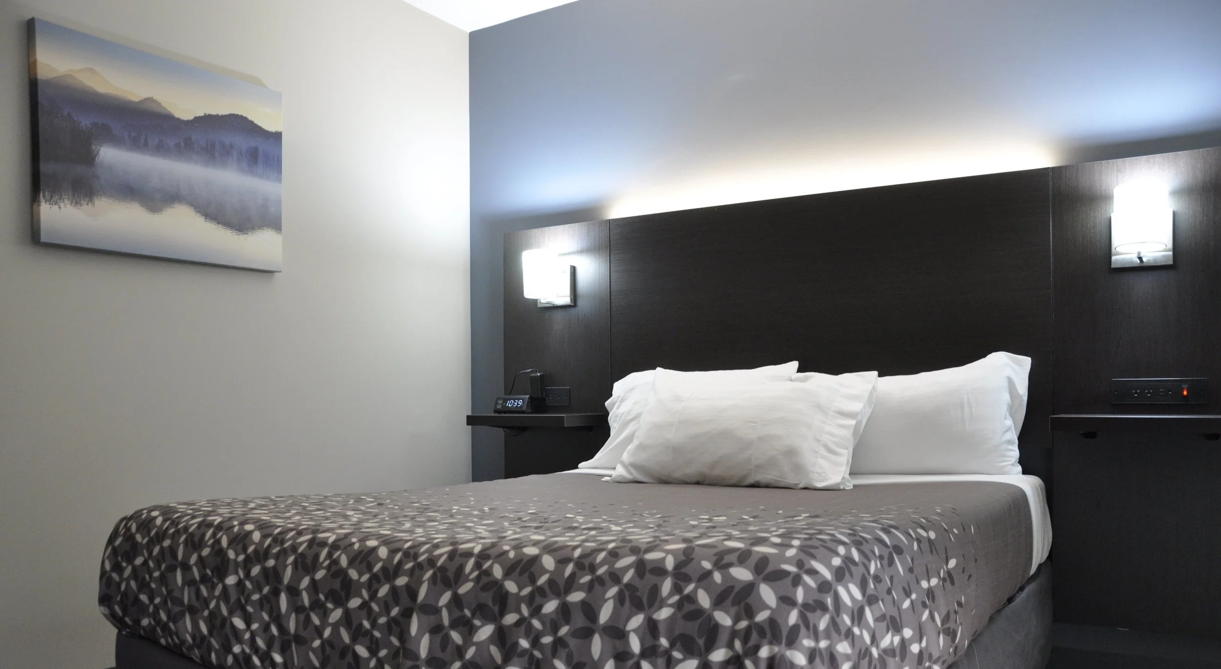 Official Site Moonlight Inn and Suites Sudbury | Corporate Booking ...