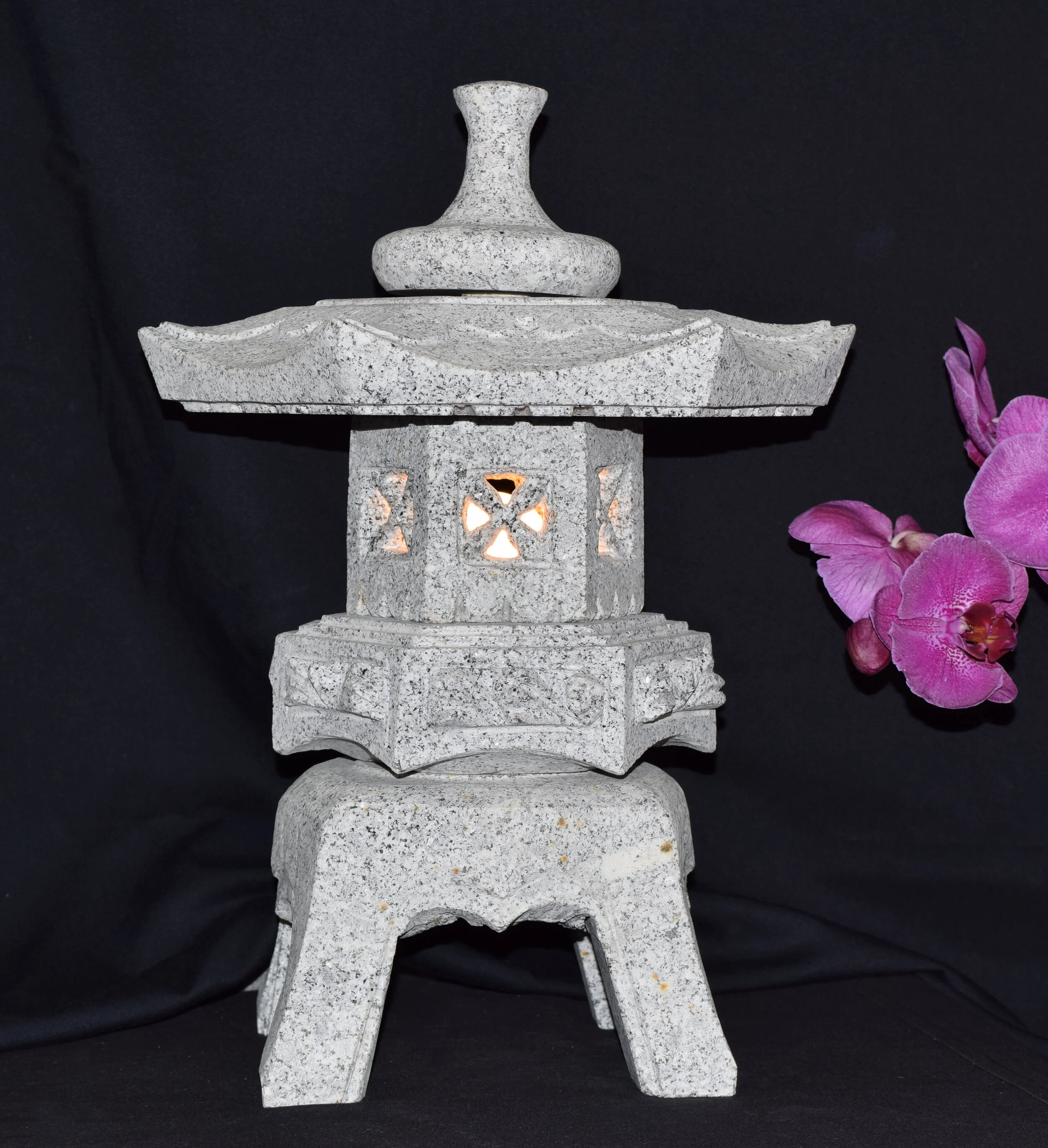 Lanterns & Pagodas — Roji Home & Garden Inc.