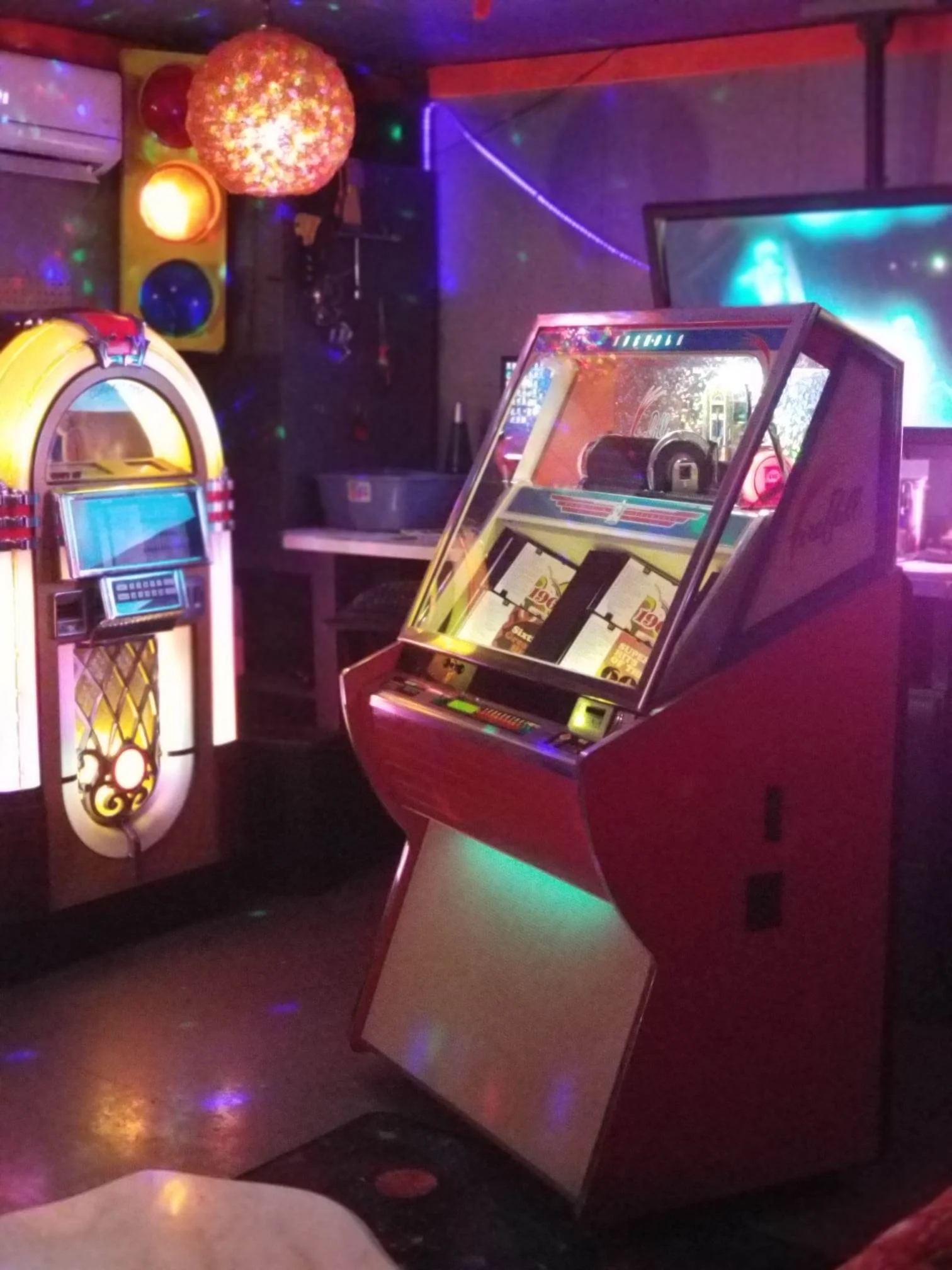 Rent a jukebox — Tyler's Jukebox Emporium