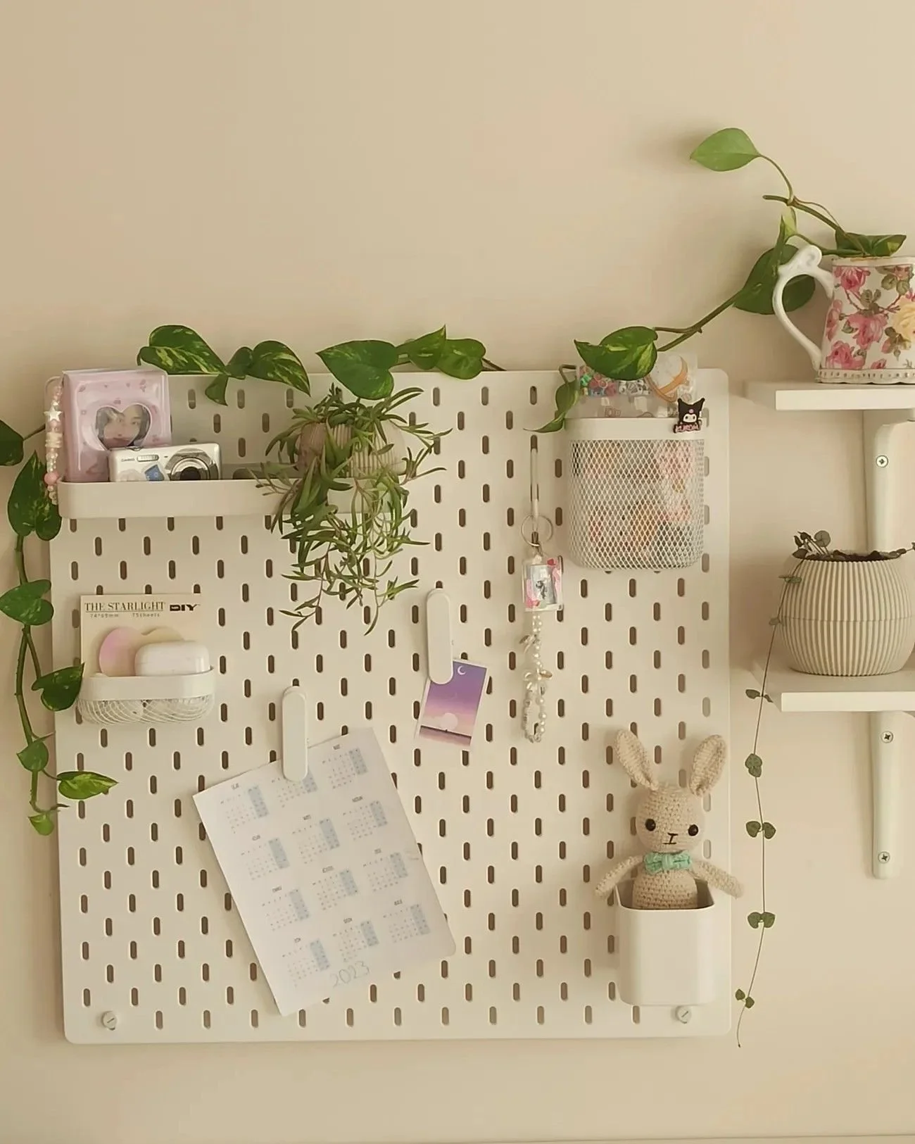 24 Trendy Ideas To Create An Aesthetic Pegboard For Your Desk! — nikki lo