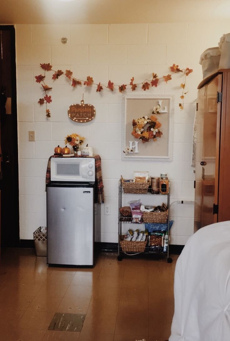 21 Cute Fall Dorm Decor Ideas! (Cozy & Aesthetic Fall Vibes) — nikki lo