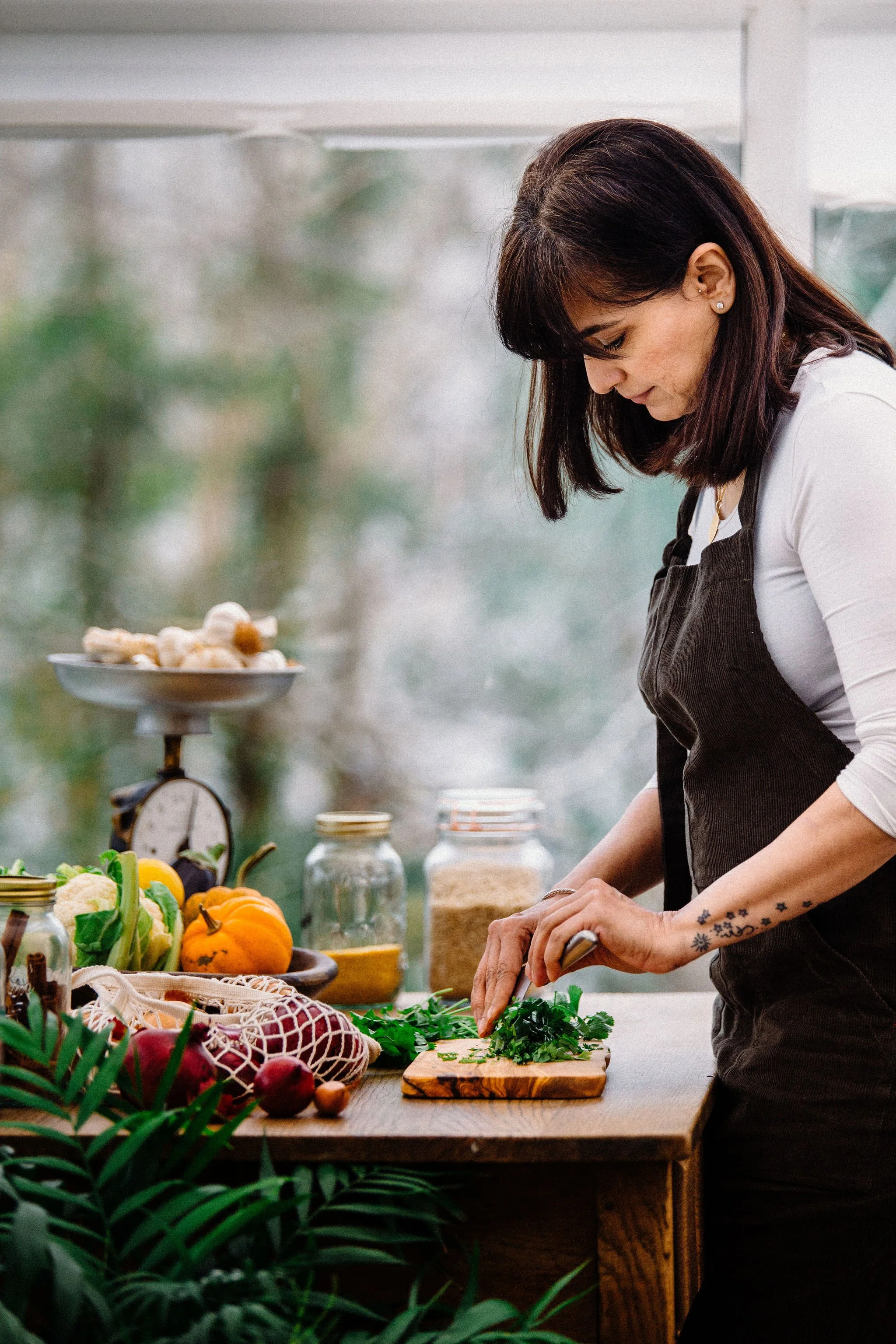 5 BENEFITS TO COOKING WITH PLANTS & SPICES — Sumayya Usmani