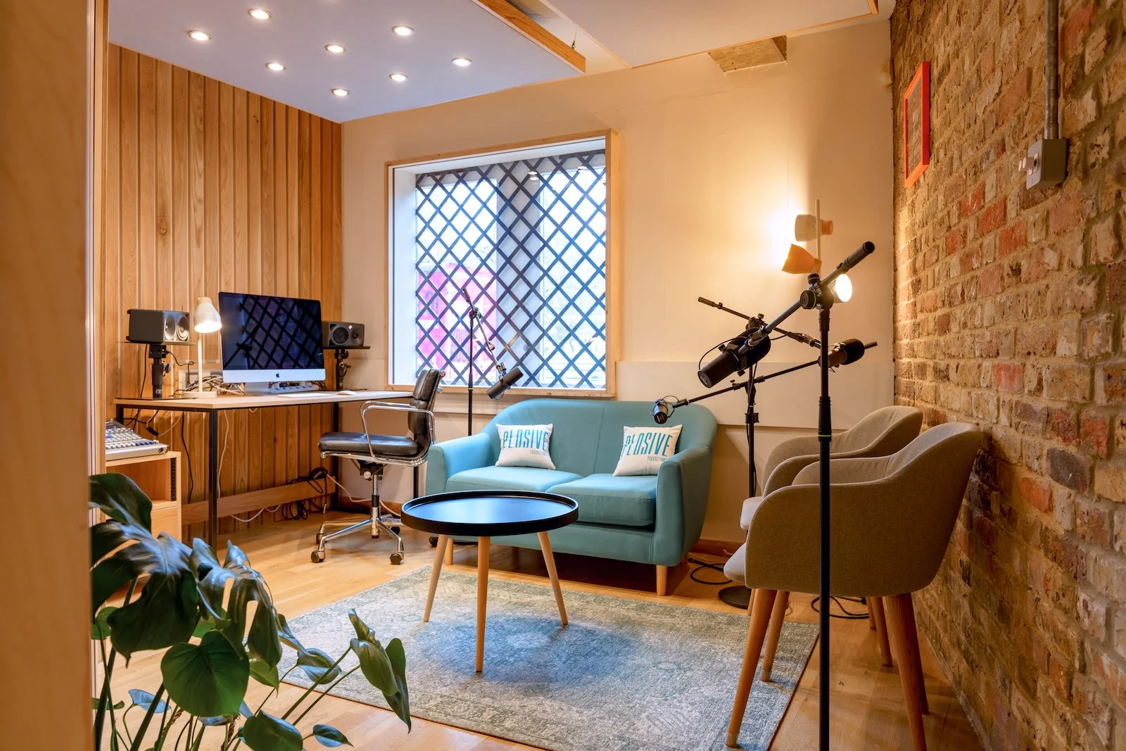 Podcast Studio — Plosive