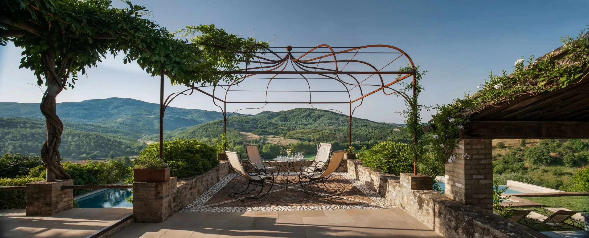 Sur Mesure, Hotels & Homes