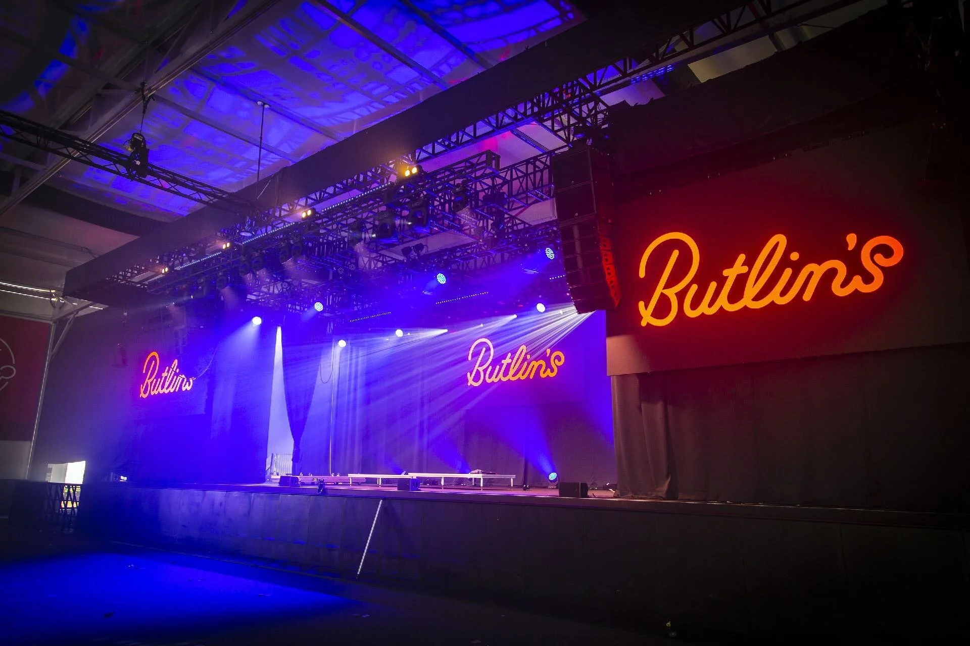 Design and build — Star Live