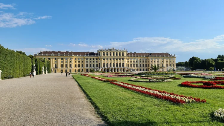 What to Wear in Vienna: A Local’s Guide for Tourists — Grete Walz ...
