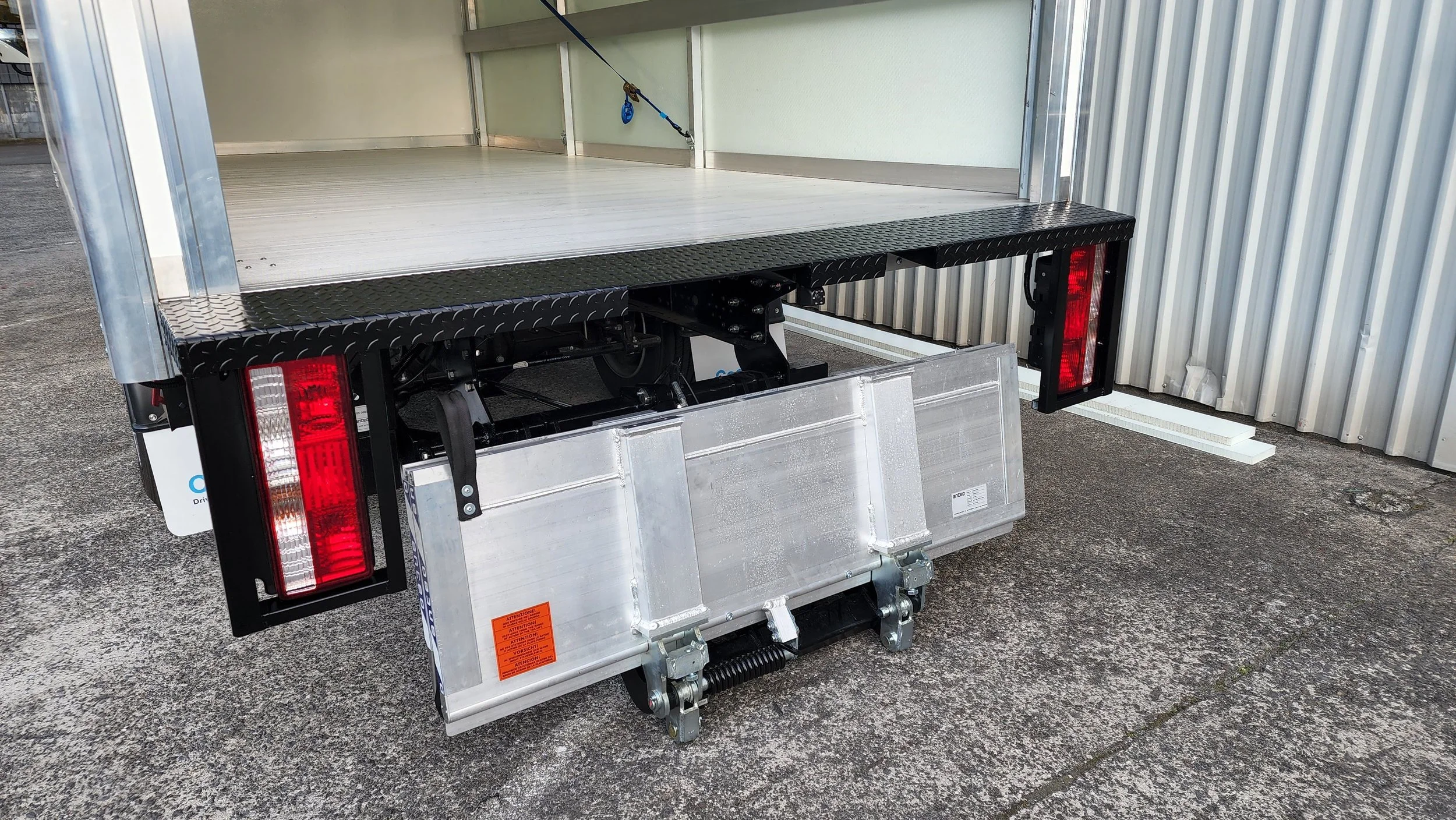 TAIL LIFT — COOL BOX NZ