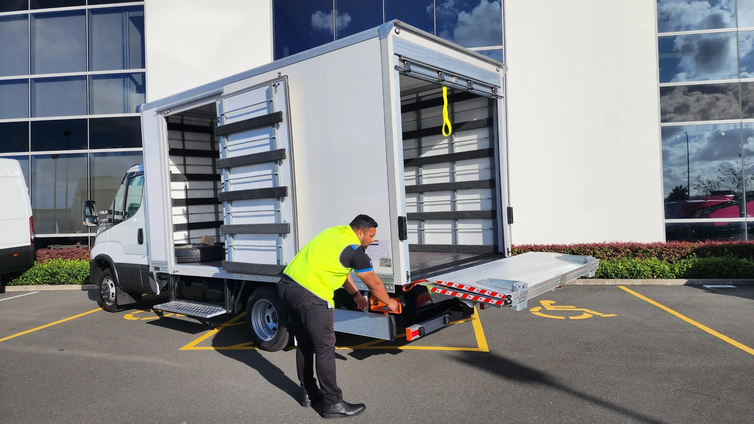 TAIL LIFT — COOL BOX NZ
