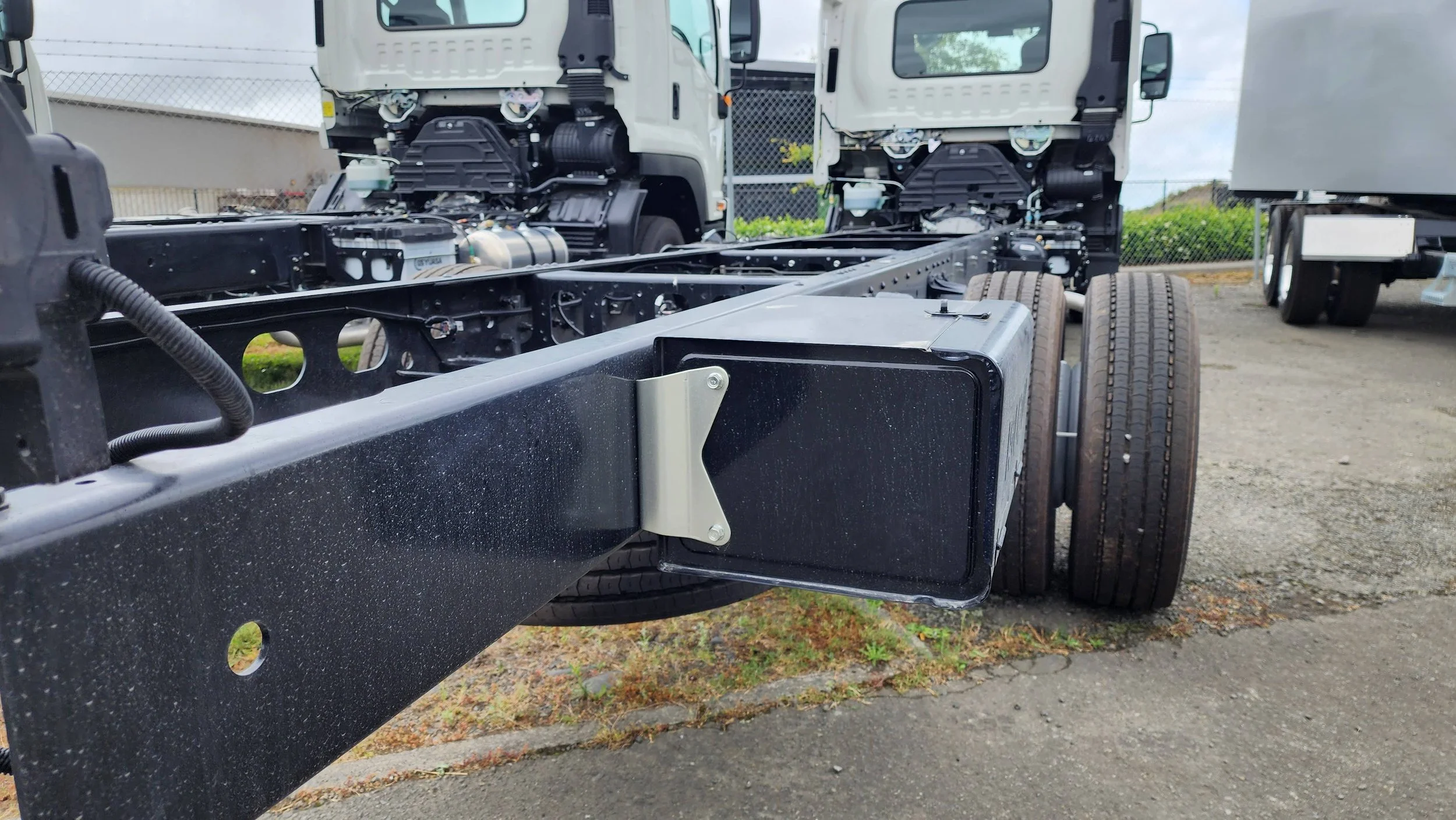 Isuzu FSR700-650 L Chassis — COOL BOX NZ