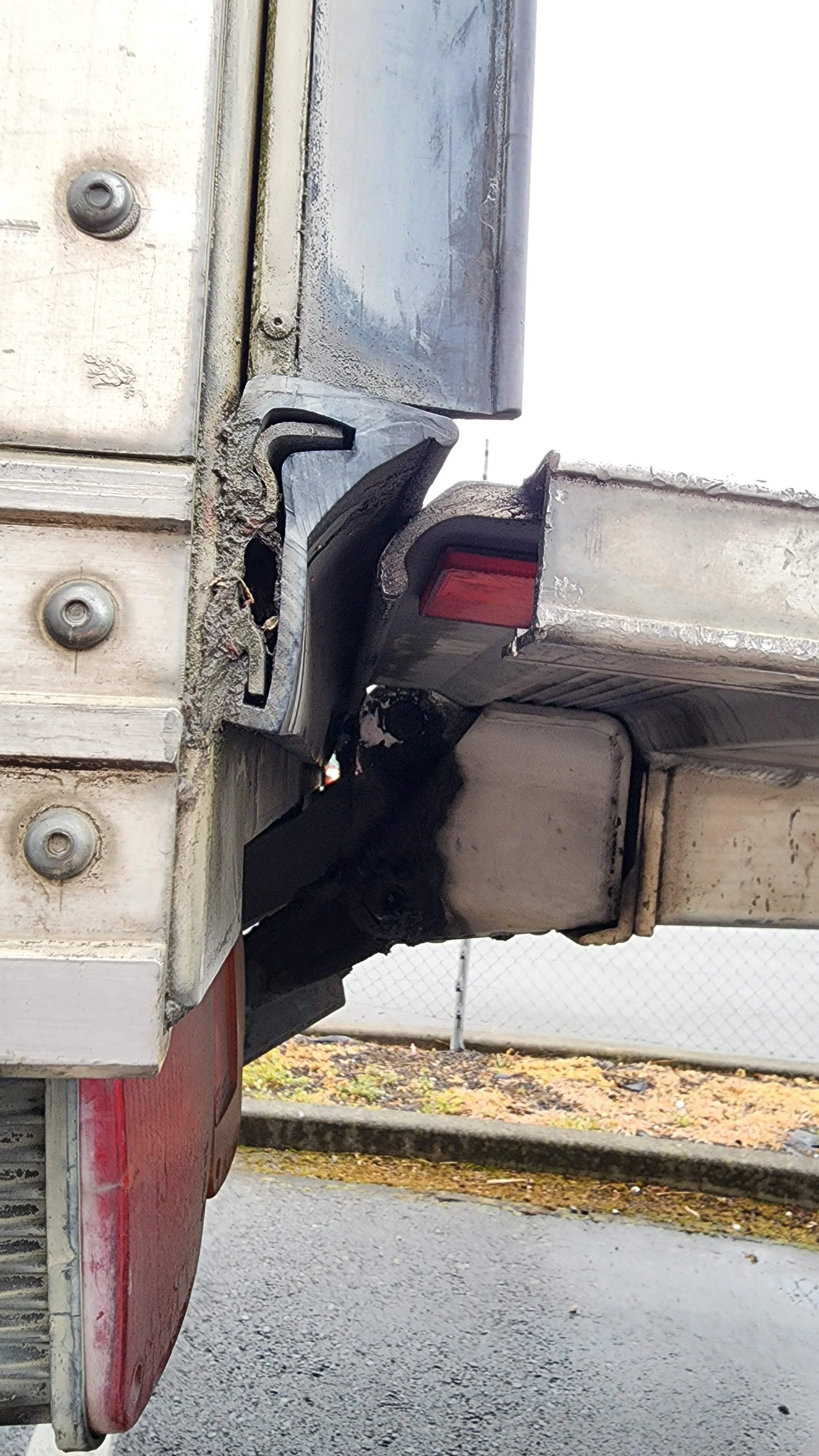 Isuzu FSR700-650 L Chassis — COOL BOX NZ