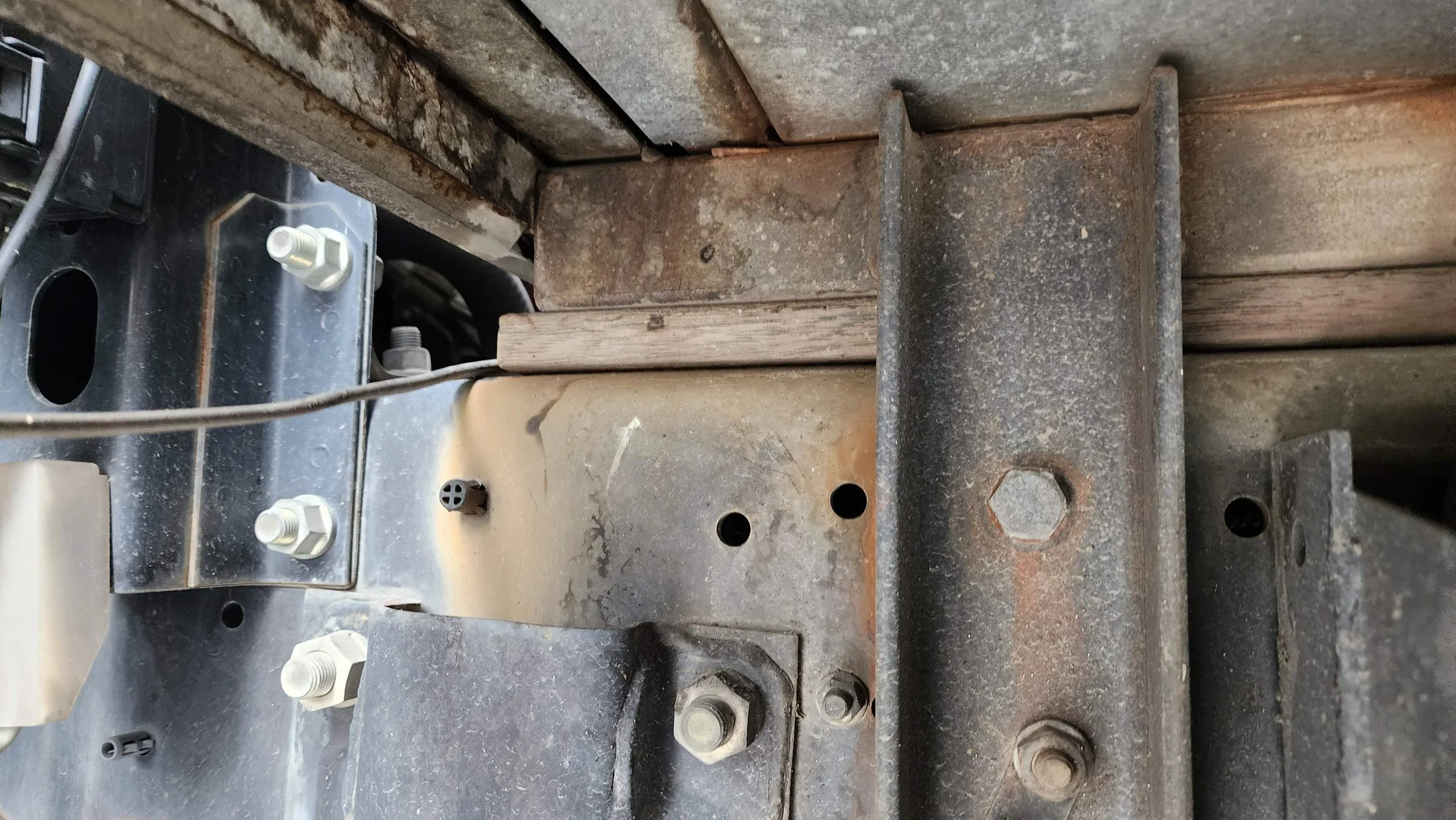 Isuzu FSR700-650 L Chassis — COOL BOX NZ