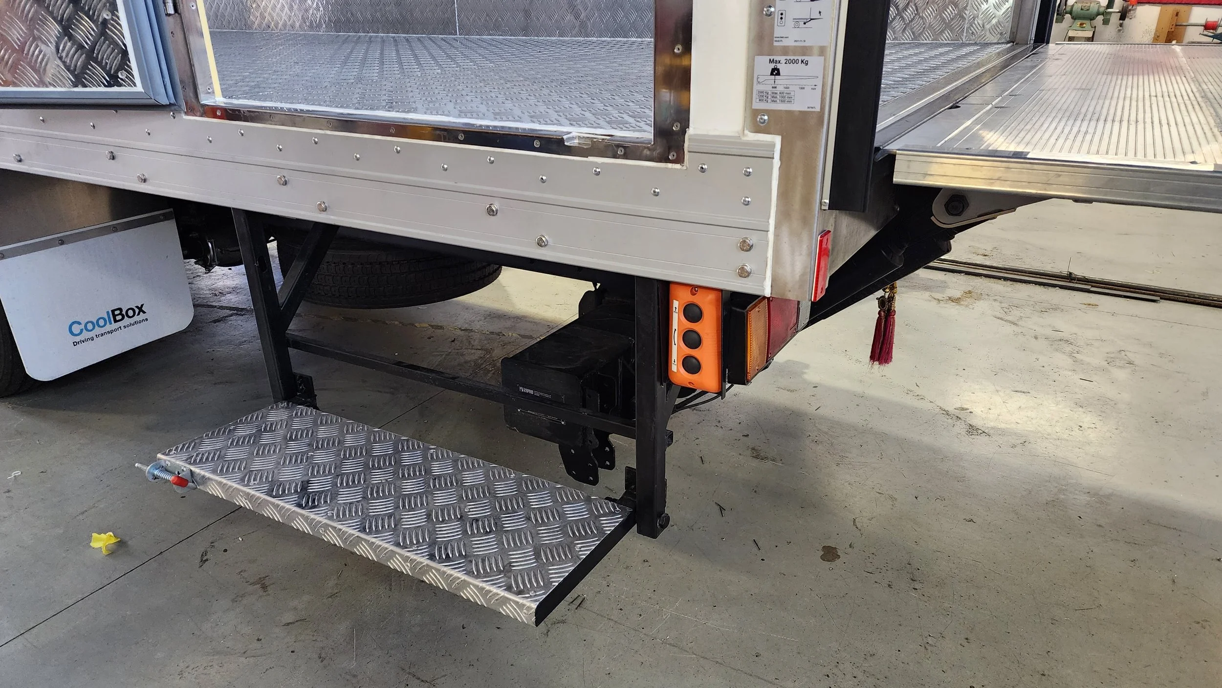 TAIL LIFT — COOL BOX NZ