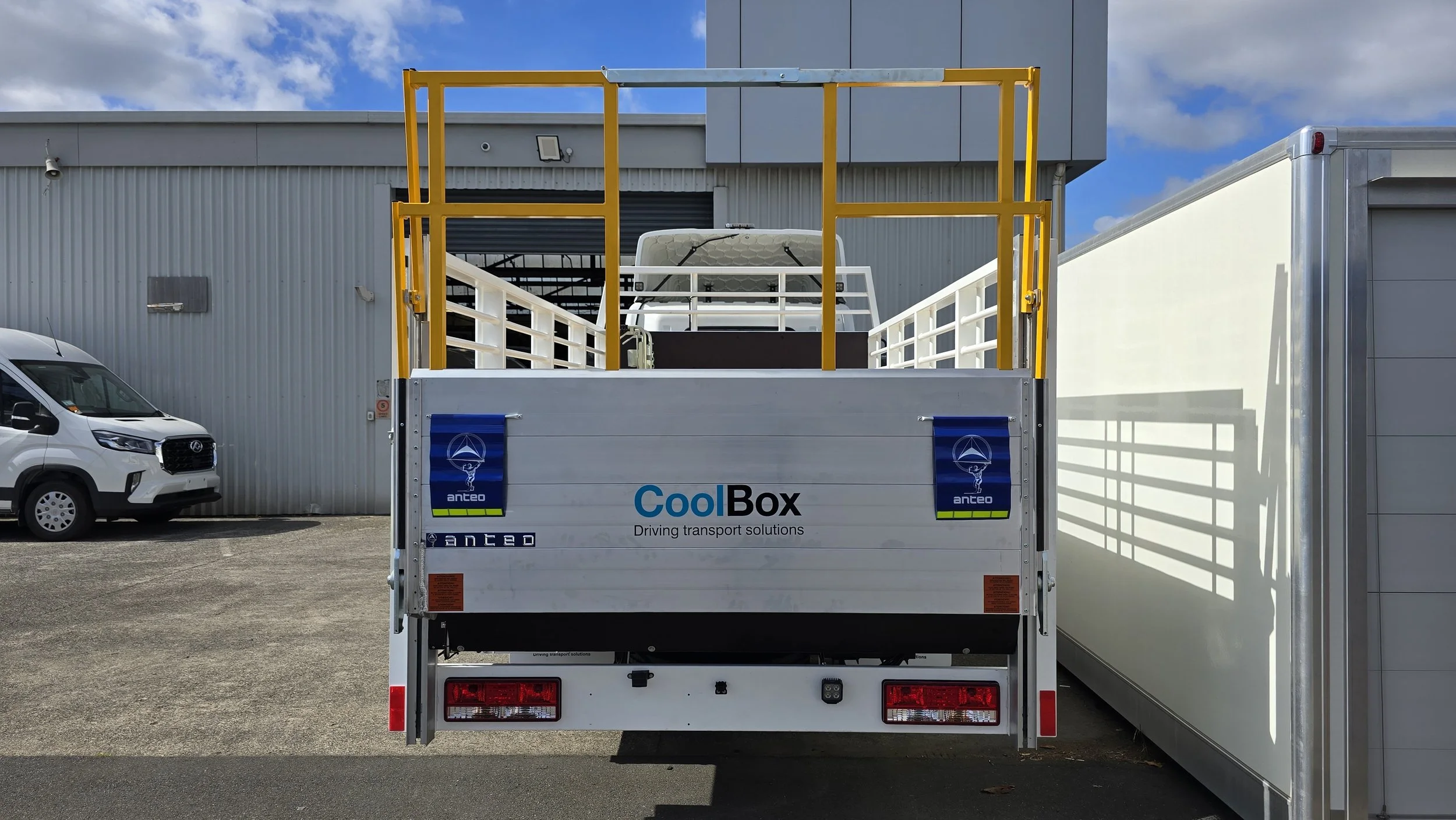 TAIL LIFT — COOL BOX NZ