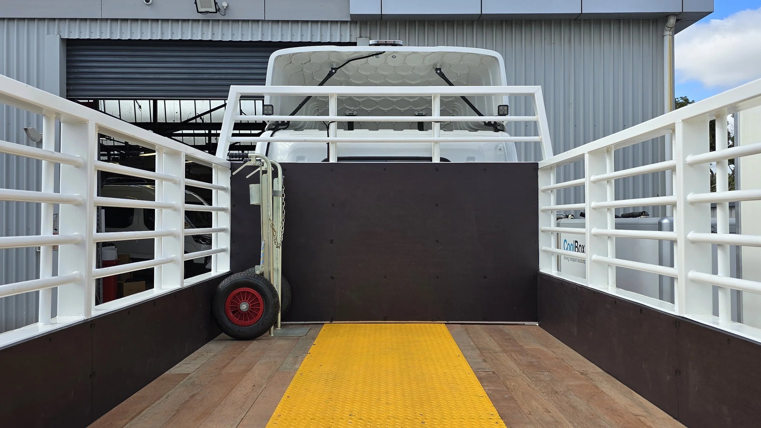 TAIL LIFT — COOL BOX NZ